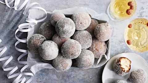 Runsas vappubrunssi ilahduttaa huolettomilla herkuilla | Yhteishyvä