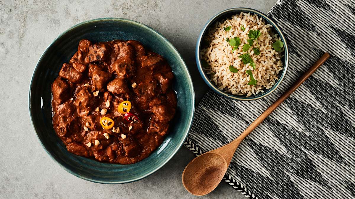 Maapähkinävoilla maustettu lihapata | Pataruoat | Yhteishyvä