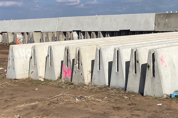 7 Reasons to Sell Your Single Slope Barrier Wall Through Eiffel Trading | Eiffel Trading