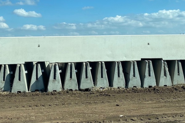 Why Sell Used Single Slope Barrier Wall? | Eiffel Trading