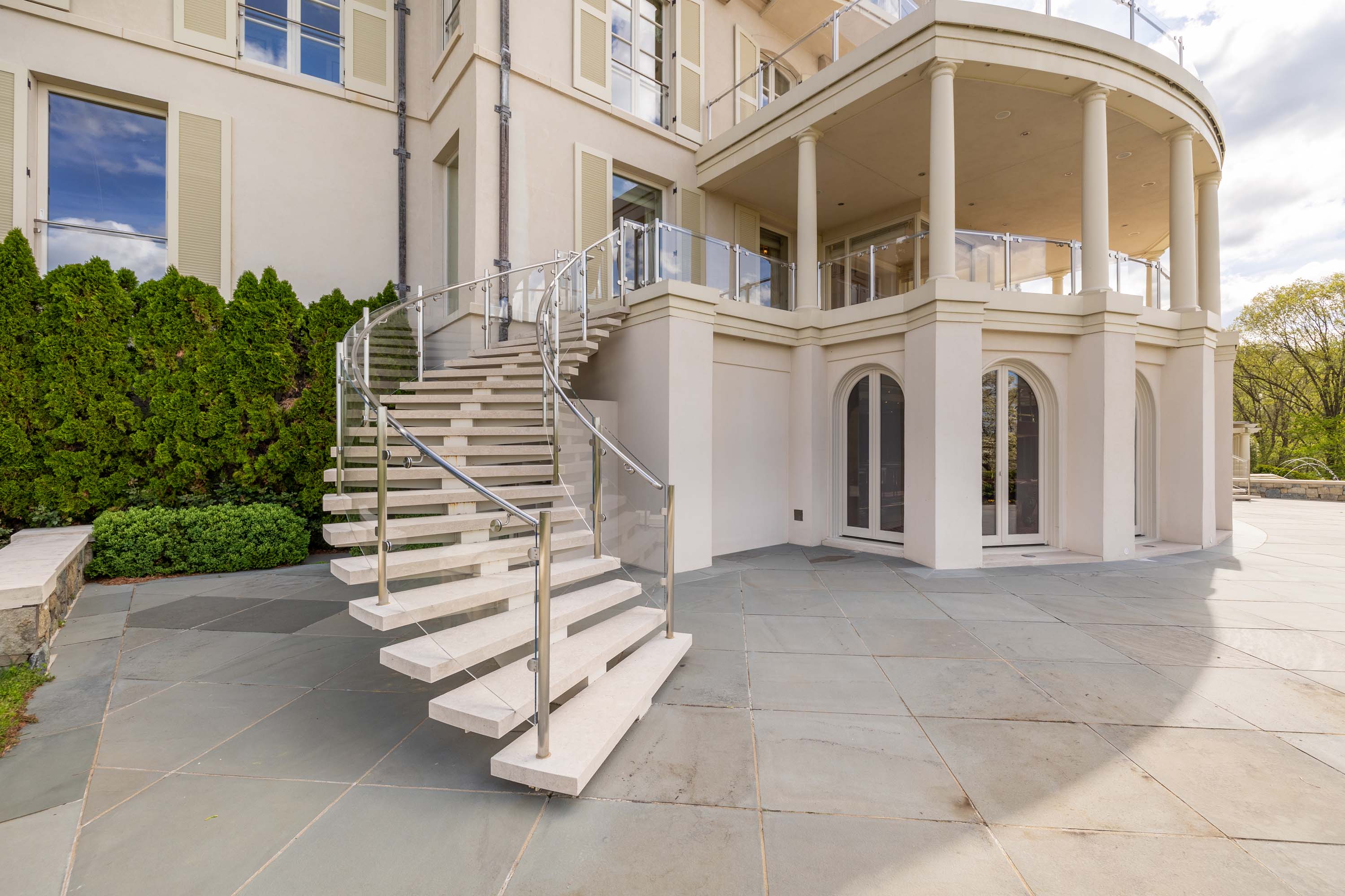 11900 River Road, Potomac, Maryland 20854 | Concierge Auctions