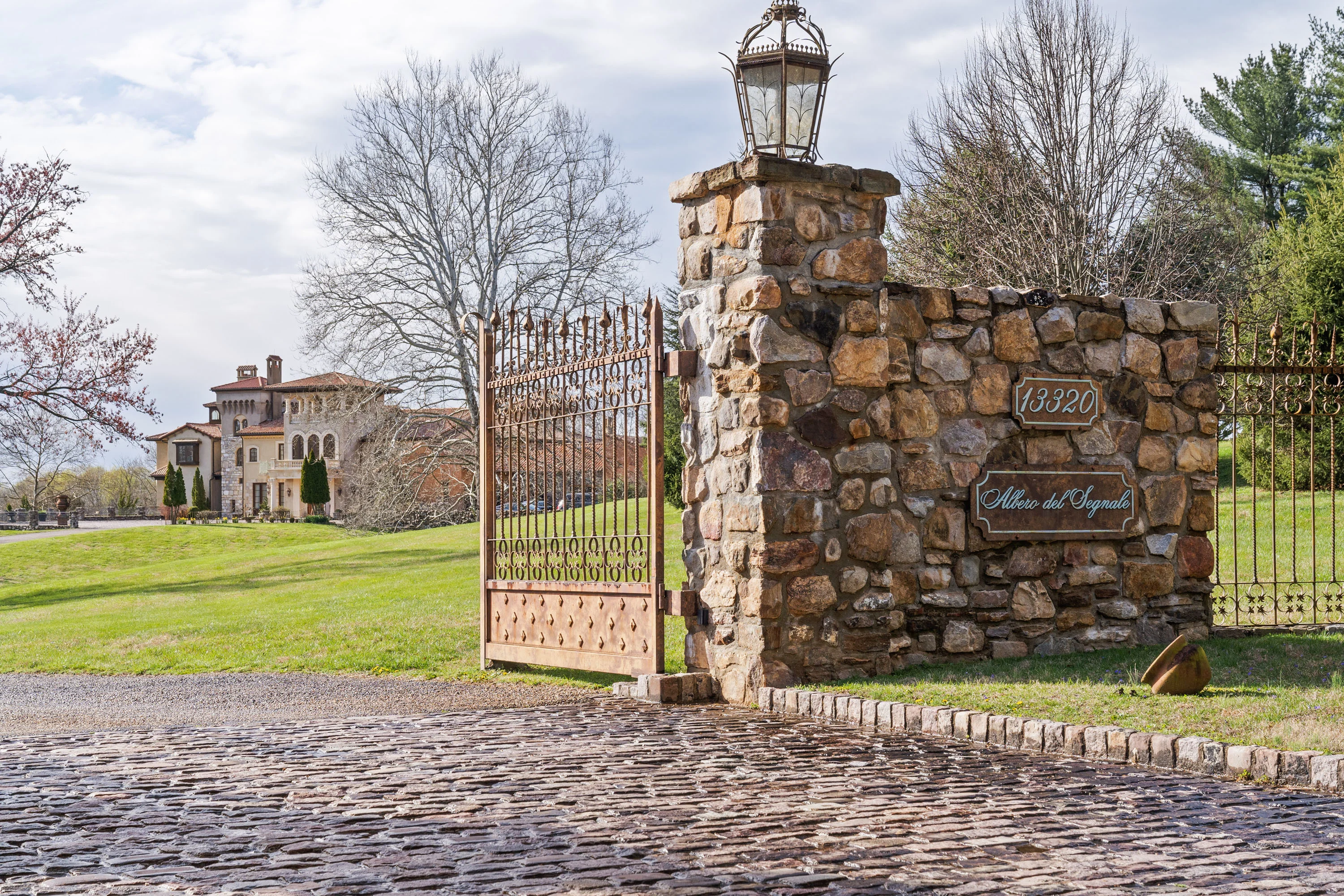 13320 Signal Tree Lane, Potomac, Maryland 20854 | Concierge Auctions