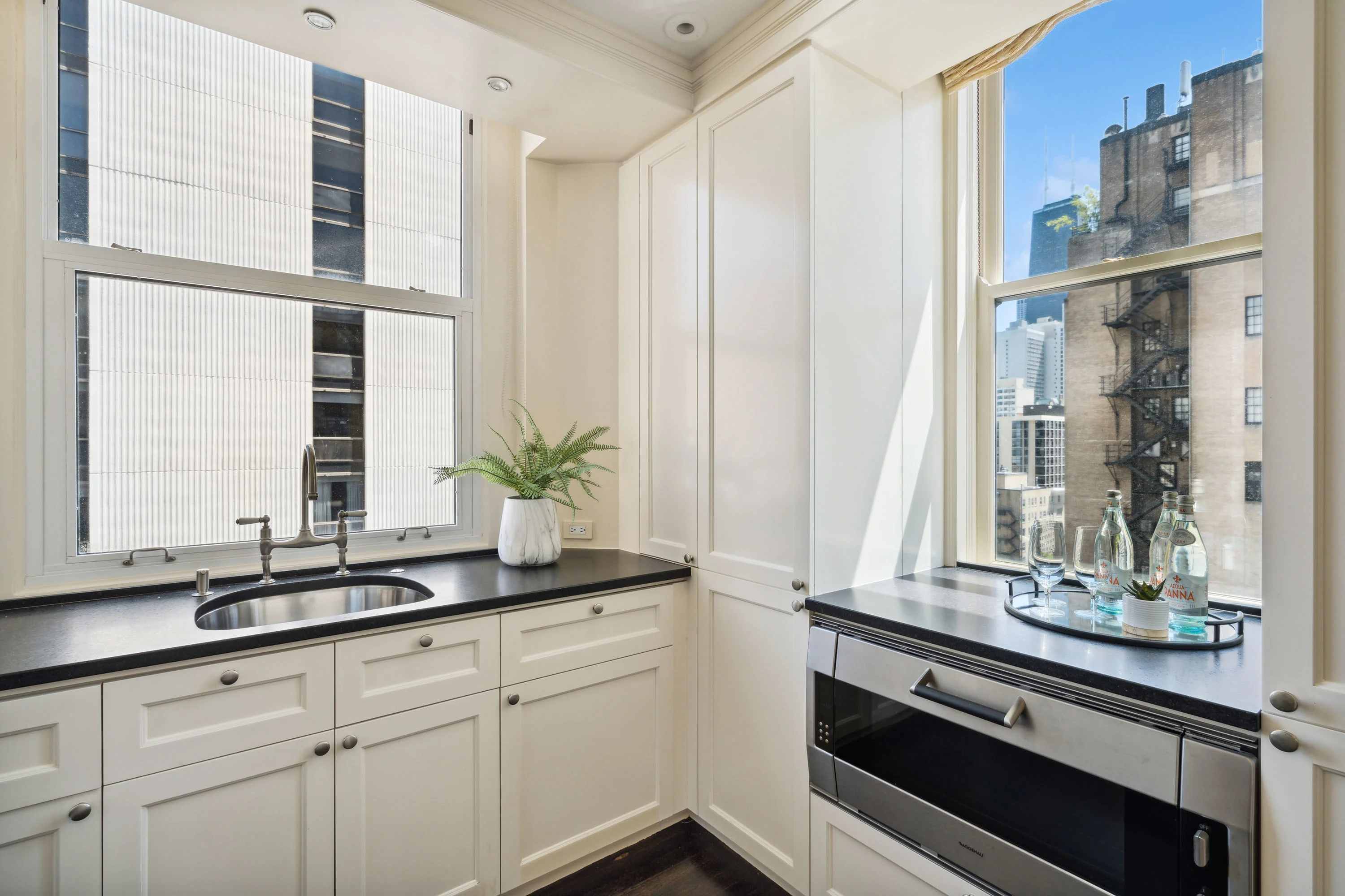 1325 North Astor Street #13, Chicago, Illinois 60610 | Concierge Auctions