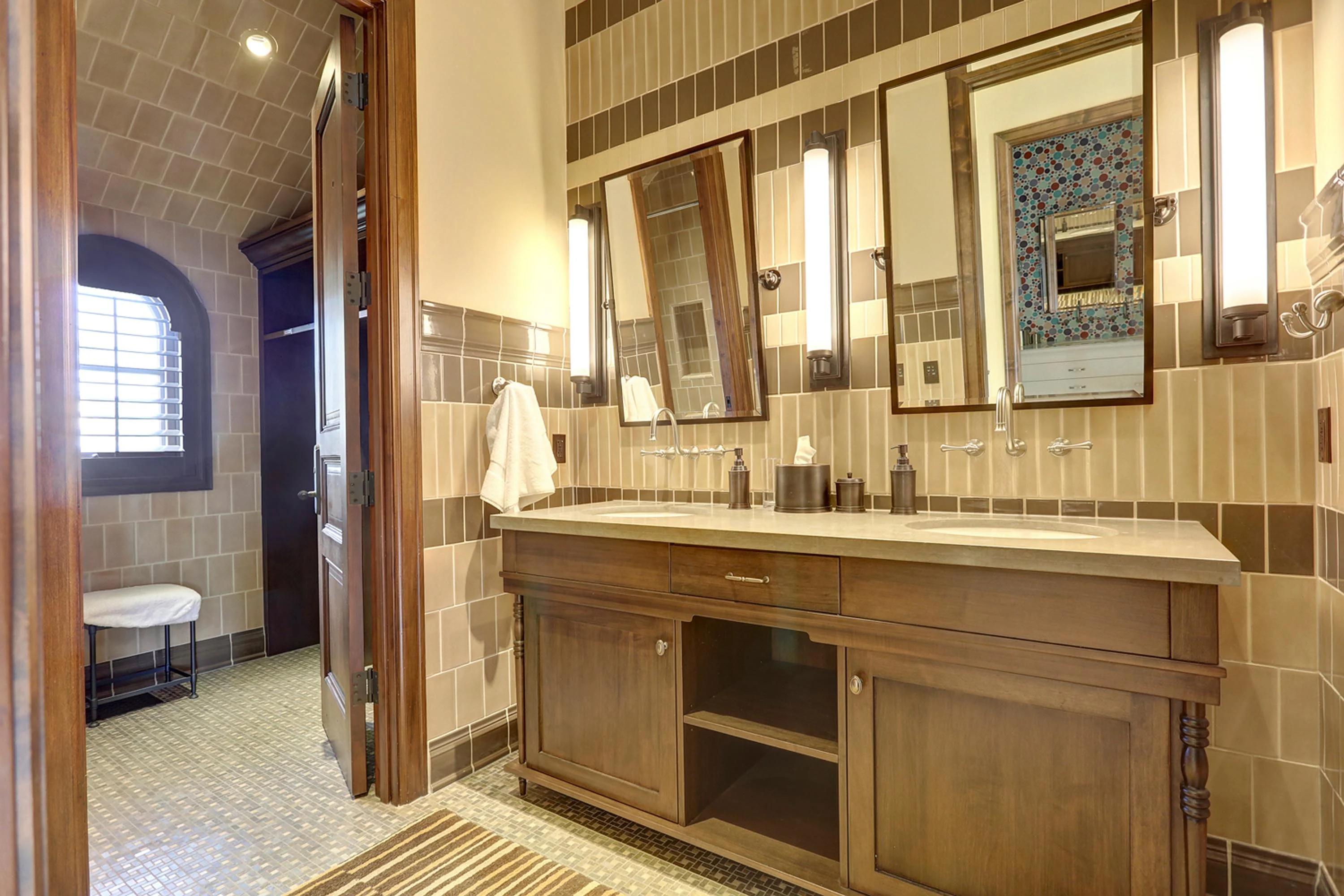 209 Pinnacle Ridge Place SW, Calgary, Alberta, Alberta T3Z 3N8, Canada ...