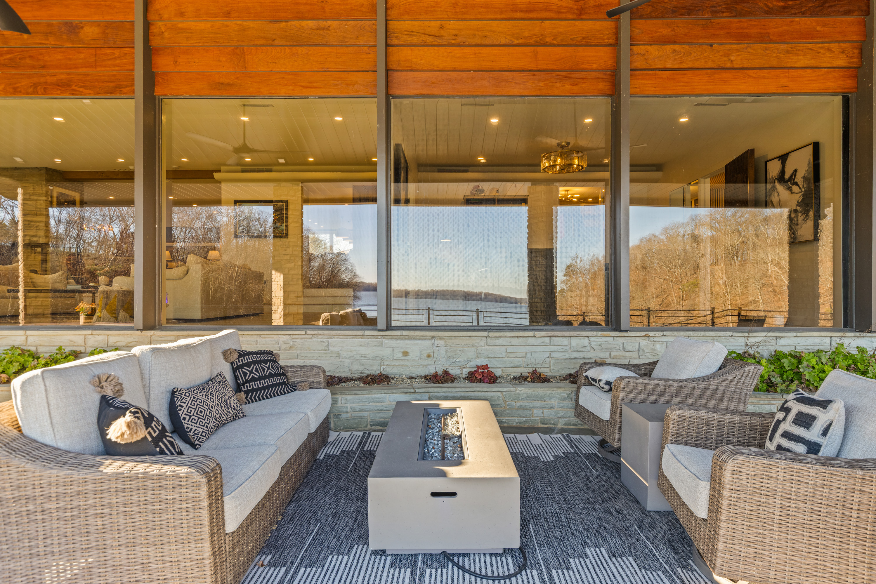 300 Elton Darby Road | Concierge Auctions