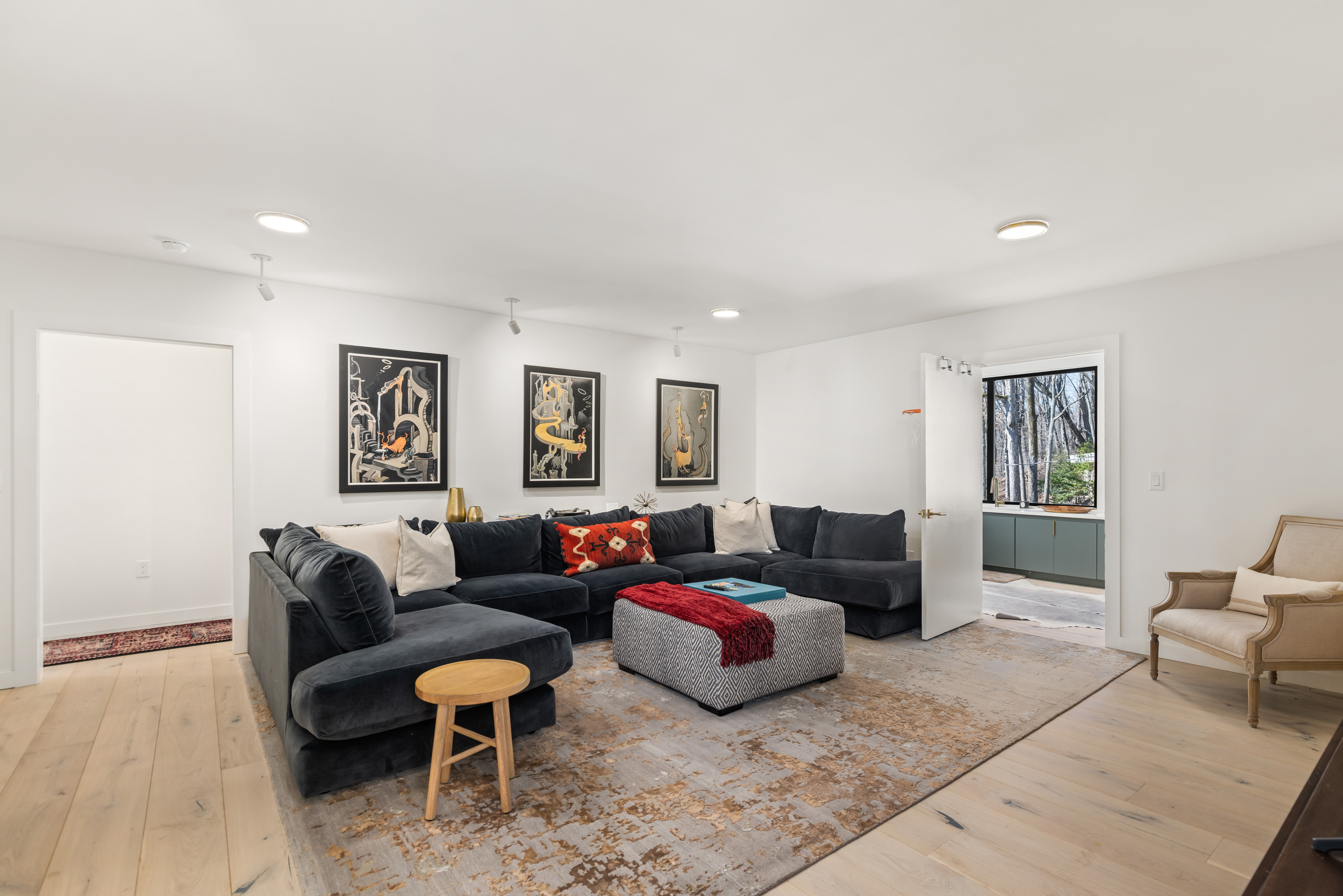 300 Elton Darby Road | Concierge Auctions