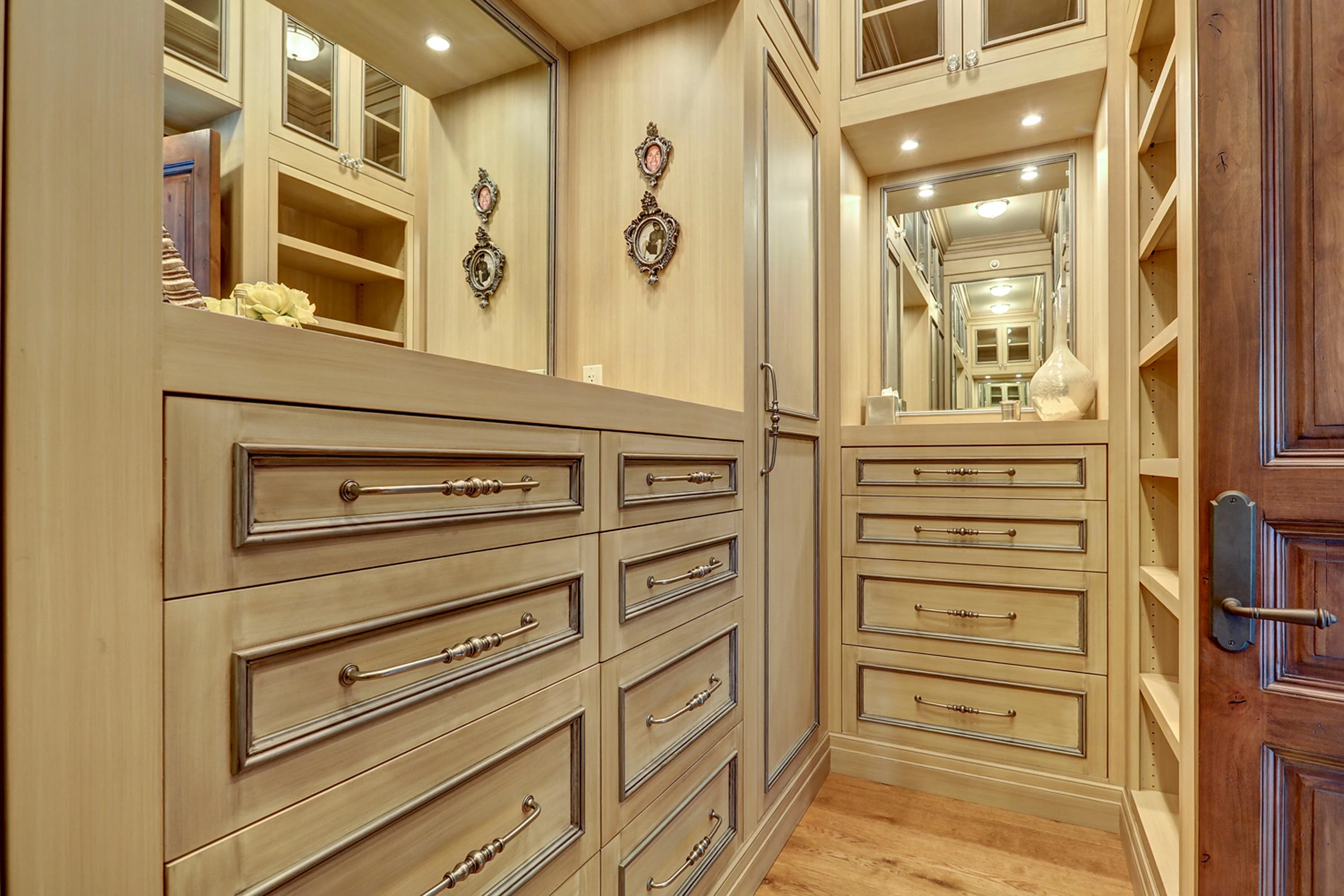 209 Pinnacle Ridge Place SW, Calgary, Alberta, Alberta T3Z 3N8, Canada ...