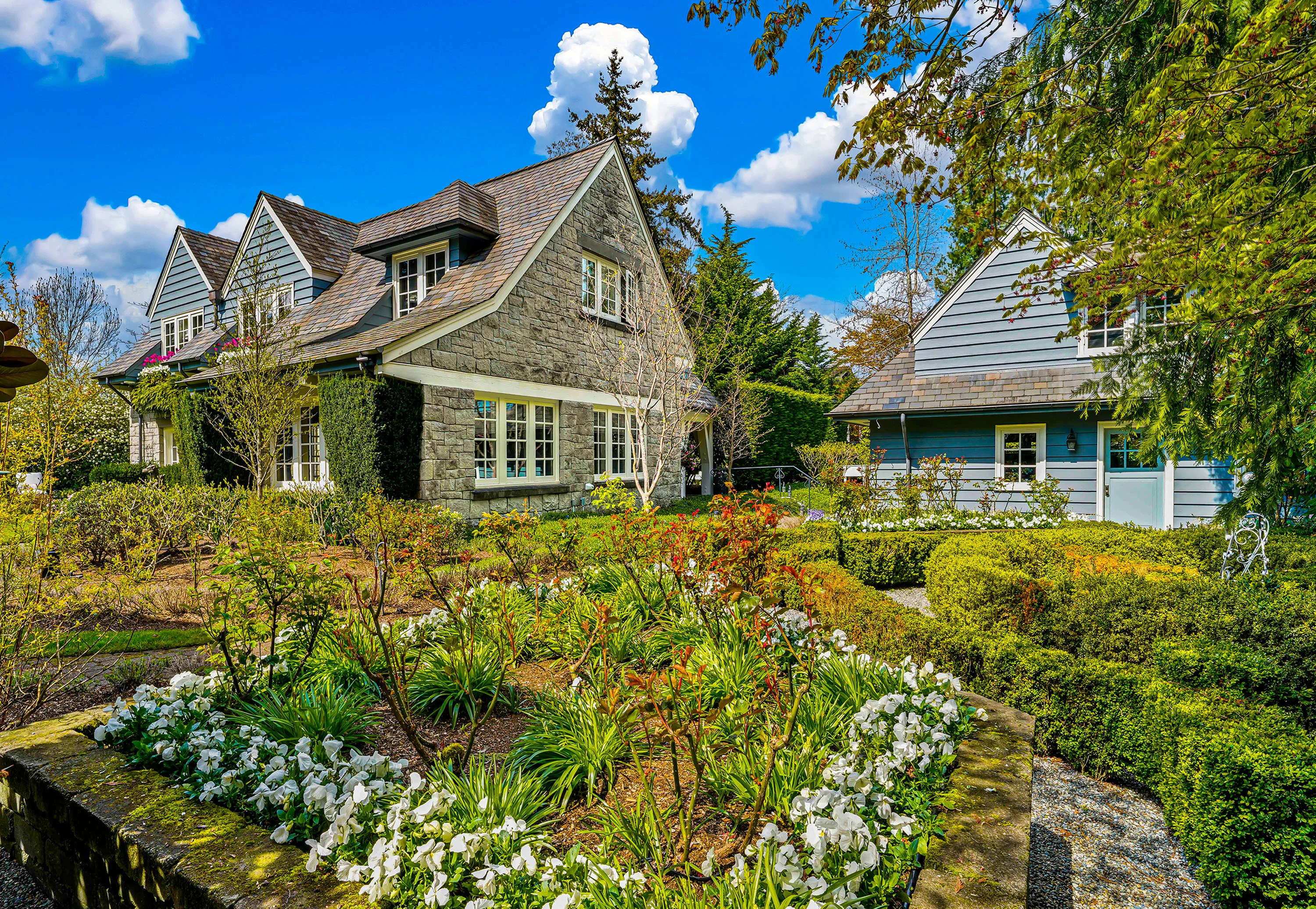 8106 Overlake Drive West, Medina, Washington 98039 | Concierge Auctions