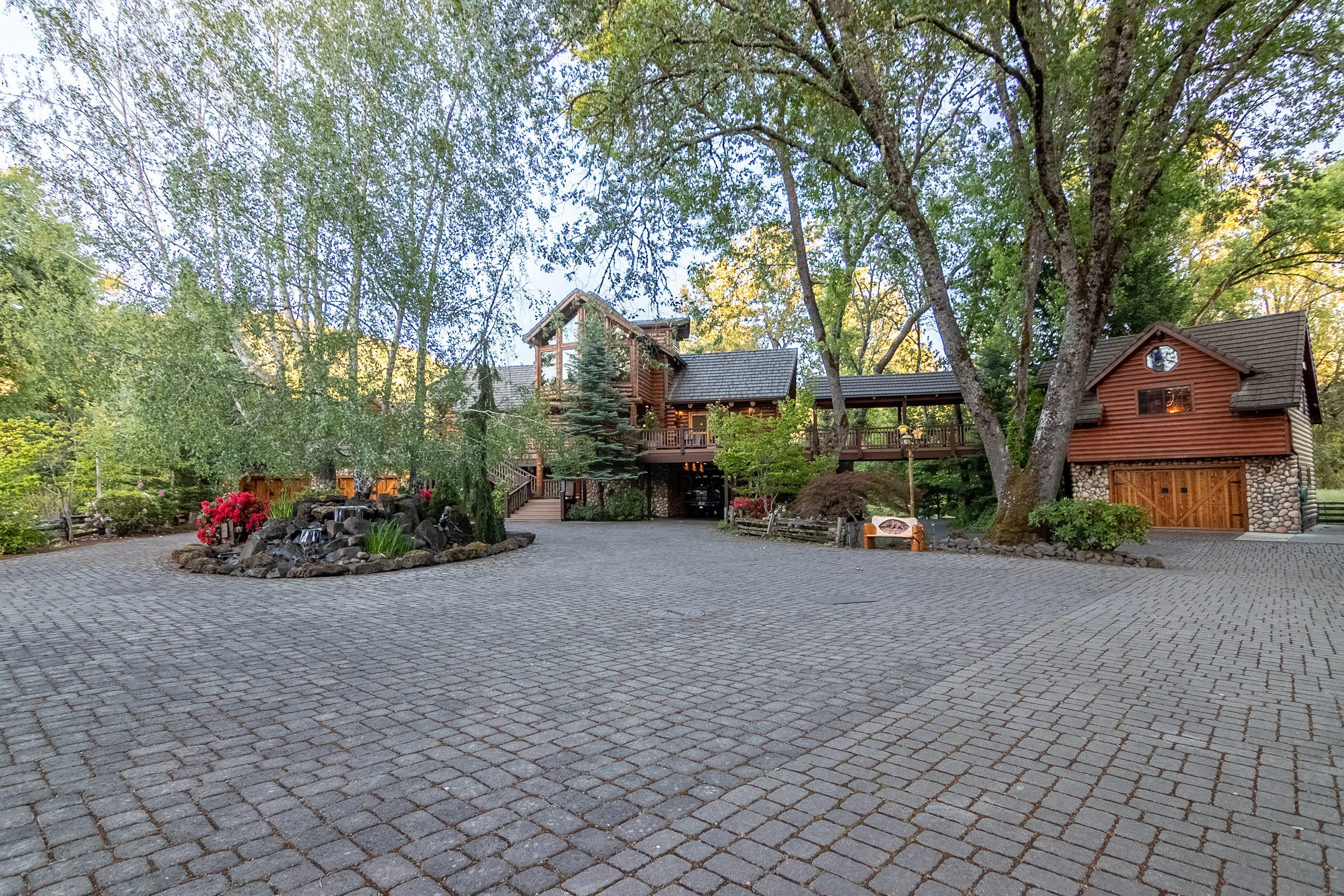 369 Rene Drive, Shady Cove, Oregon 97539 | Concierge Auctions