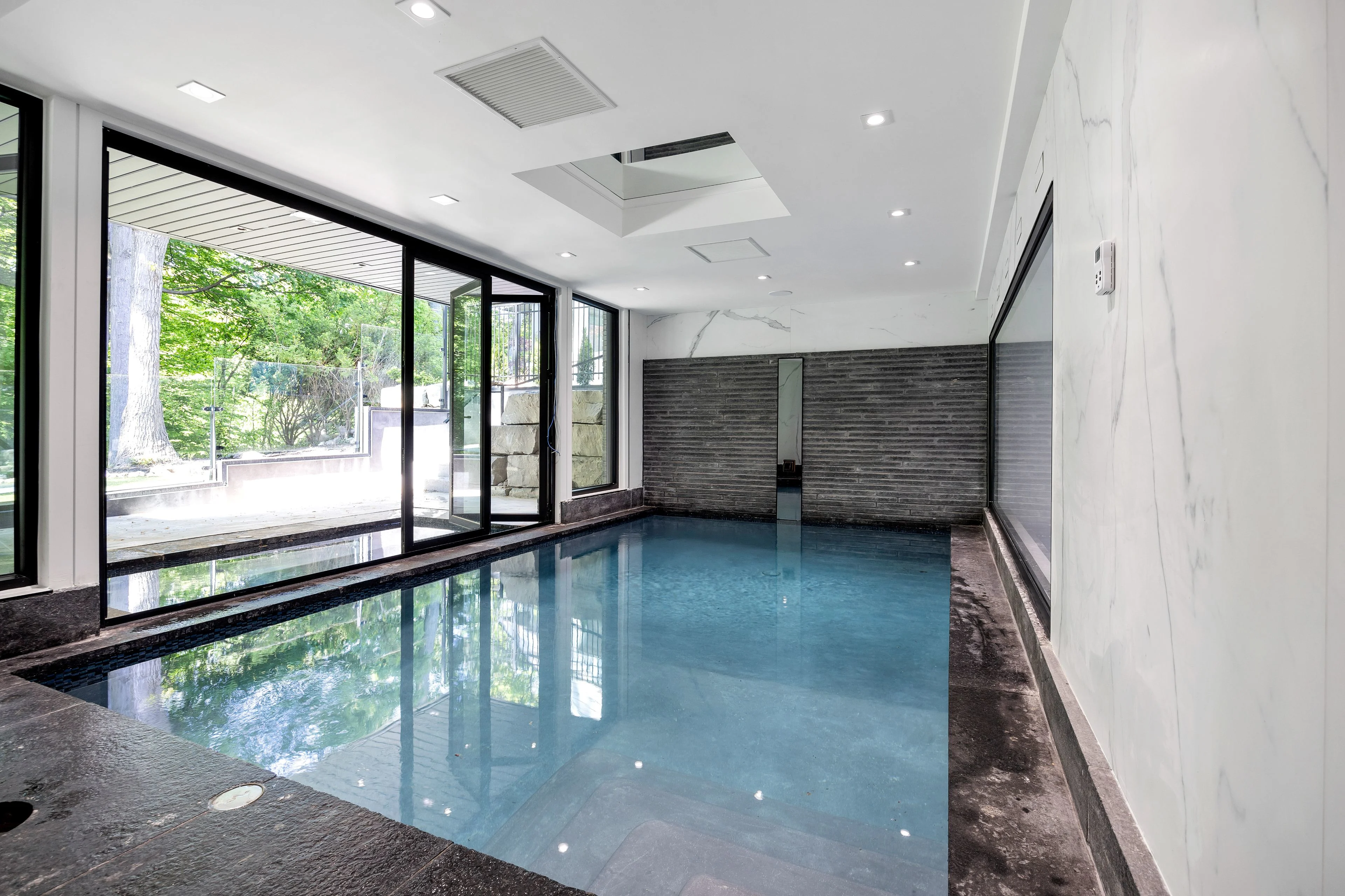 91 Valecrest Drive, Edenbridge, Toronto, Ontario M9A4P5, Canada ...