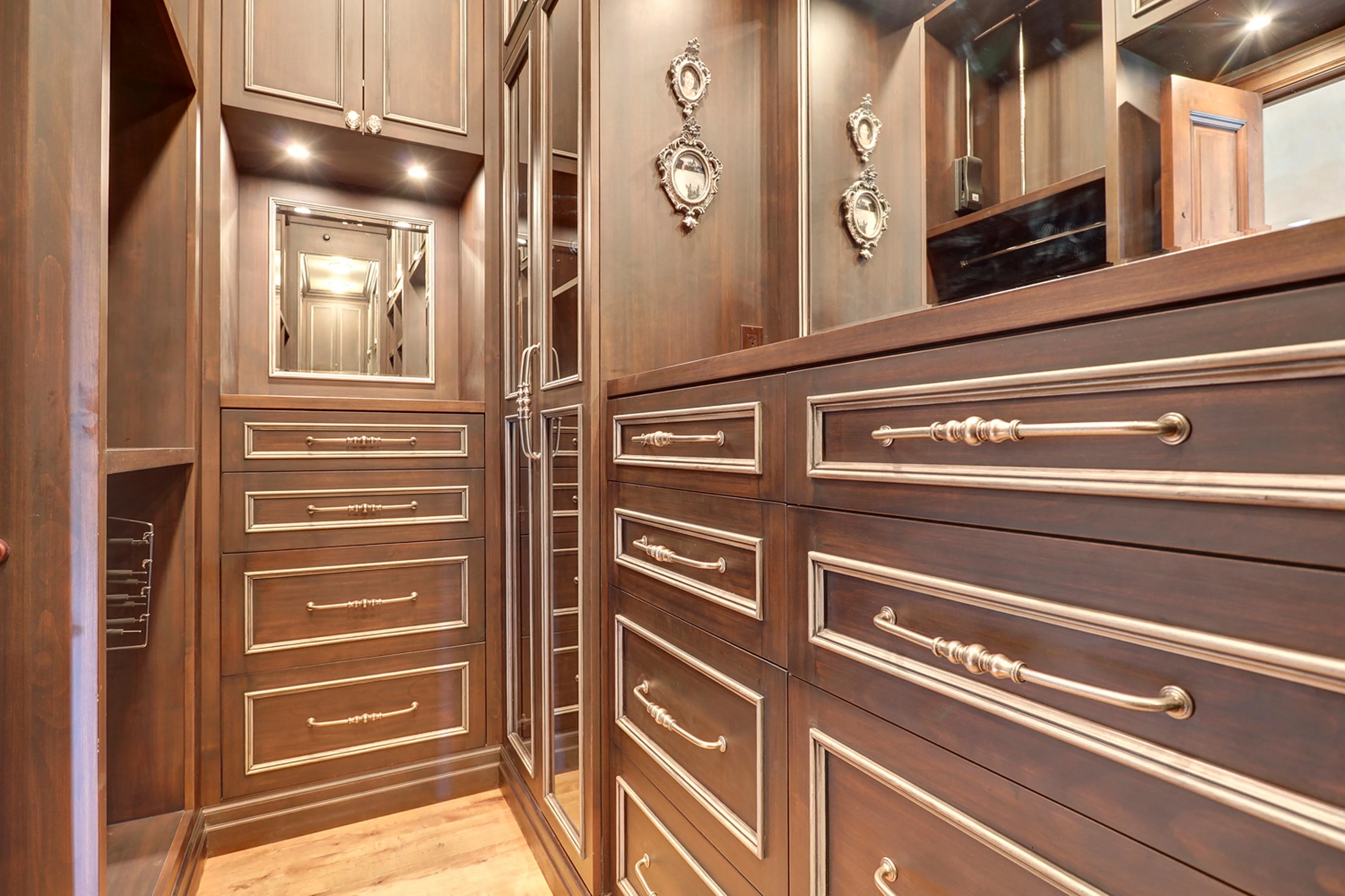 209 Pinnacle Ridge Place SW, Calgary, Alberta, Alberta T3Z 3N8, Canada ...