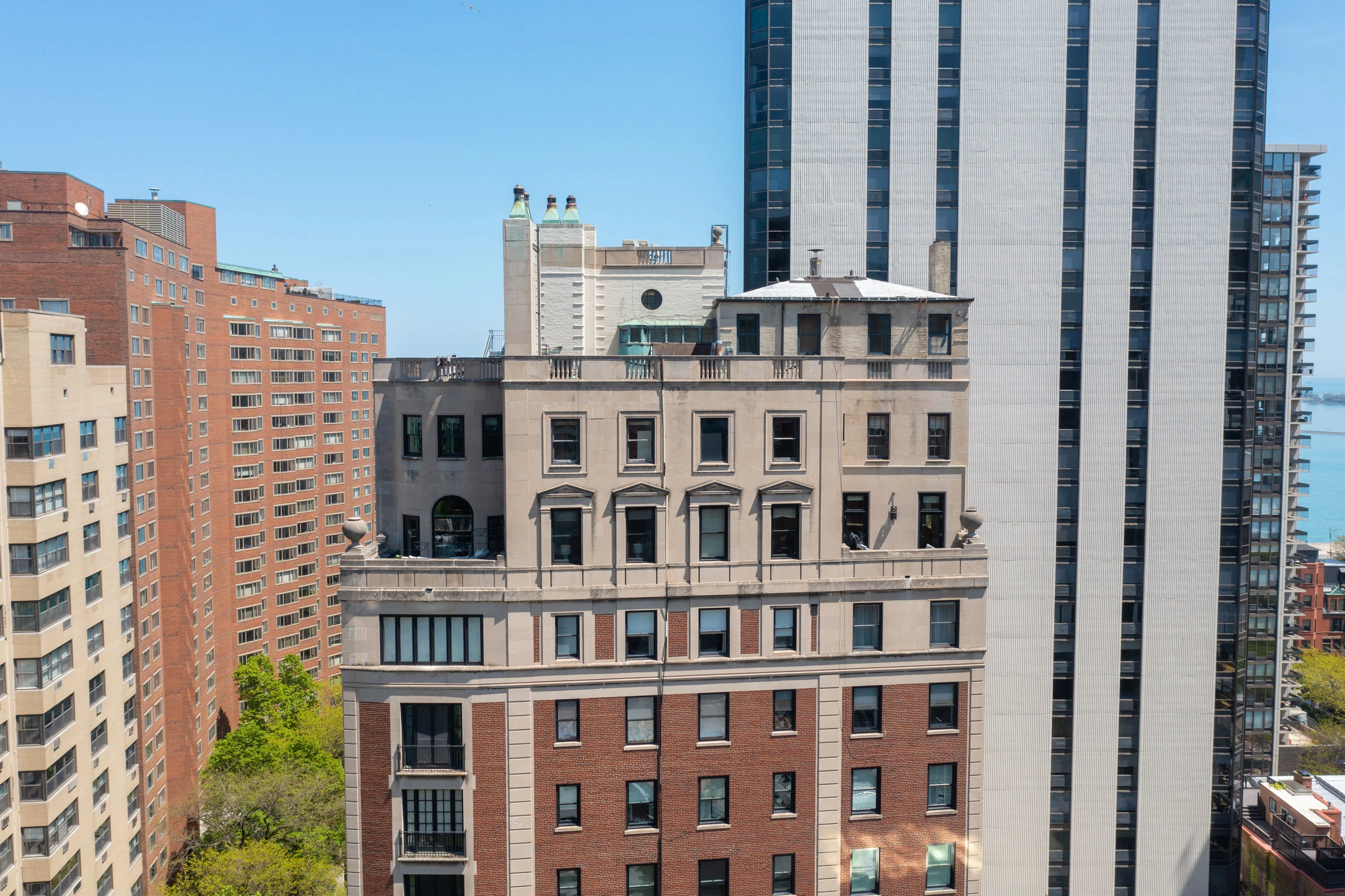 1325 North Astor Street #13, Chicago, Illinois 60610 | Concierge Auctions