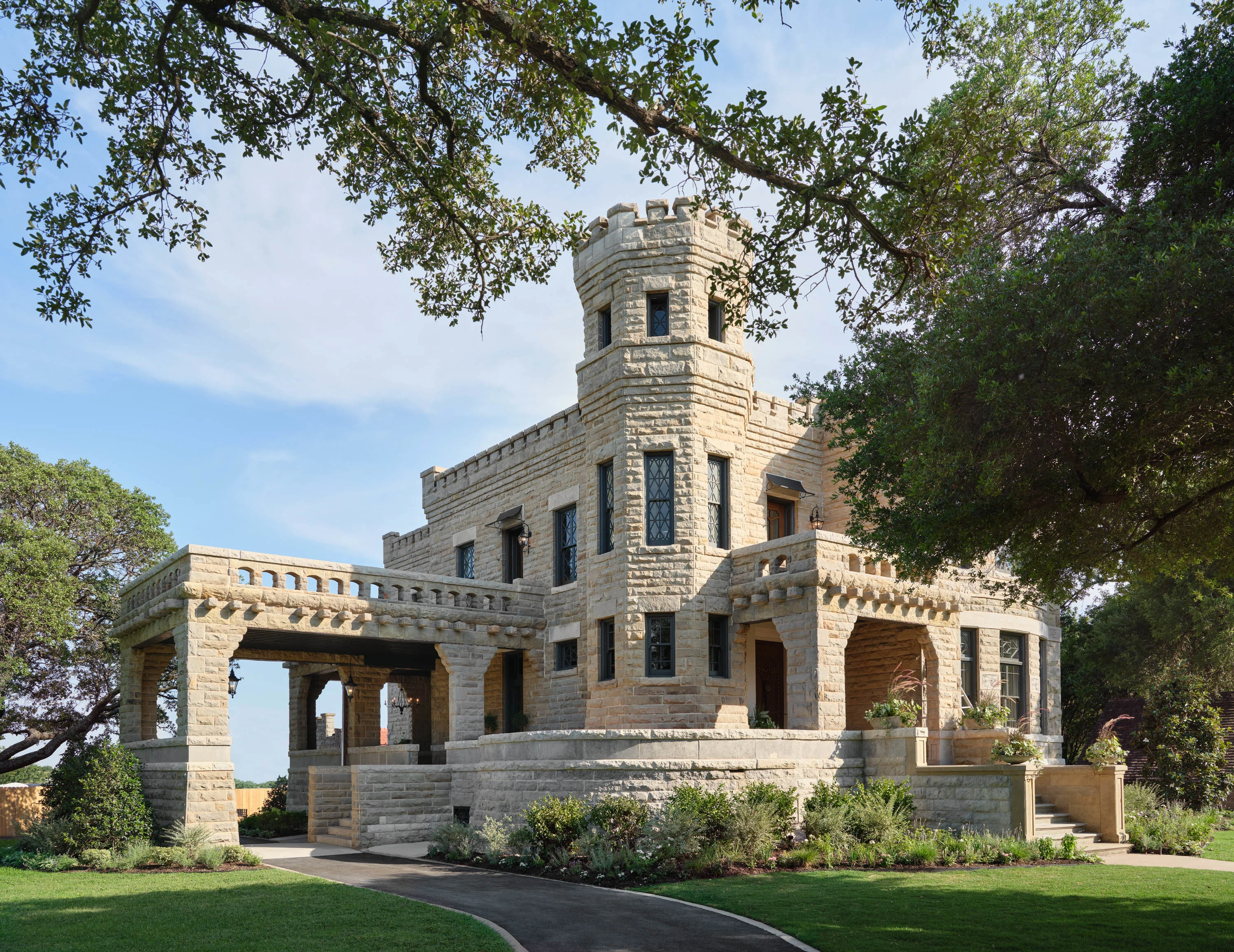 Historic Waco Castle | Waco, TX | Concierge Auctions