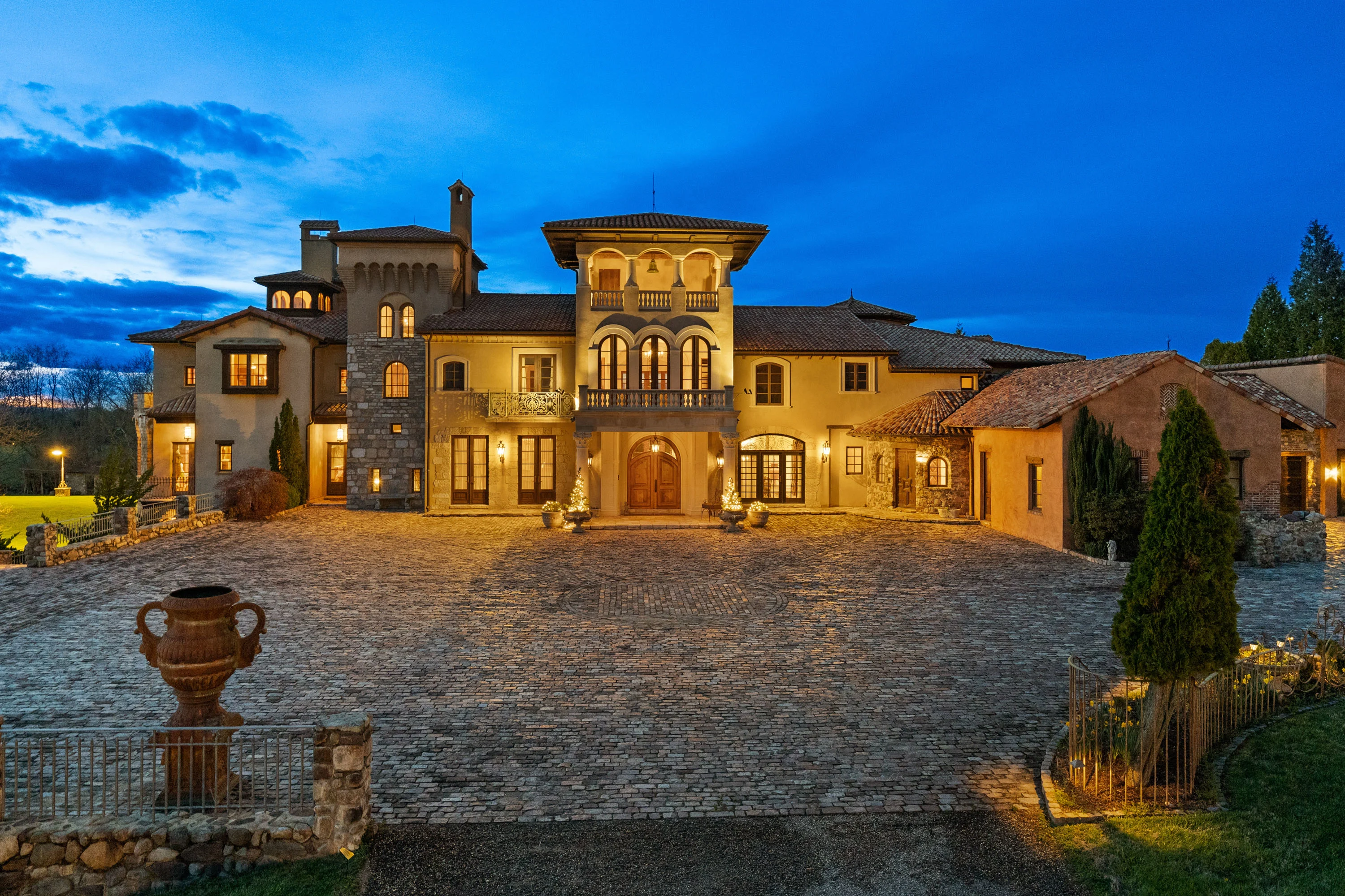 13320 Signal Tree Lane, Potomac, Maryland 20854 | Concierge Auctions