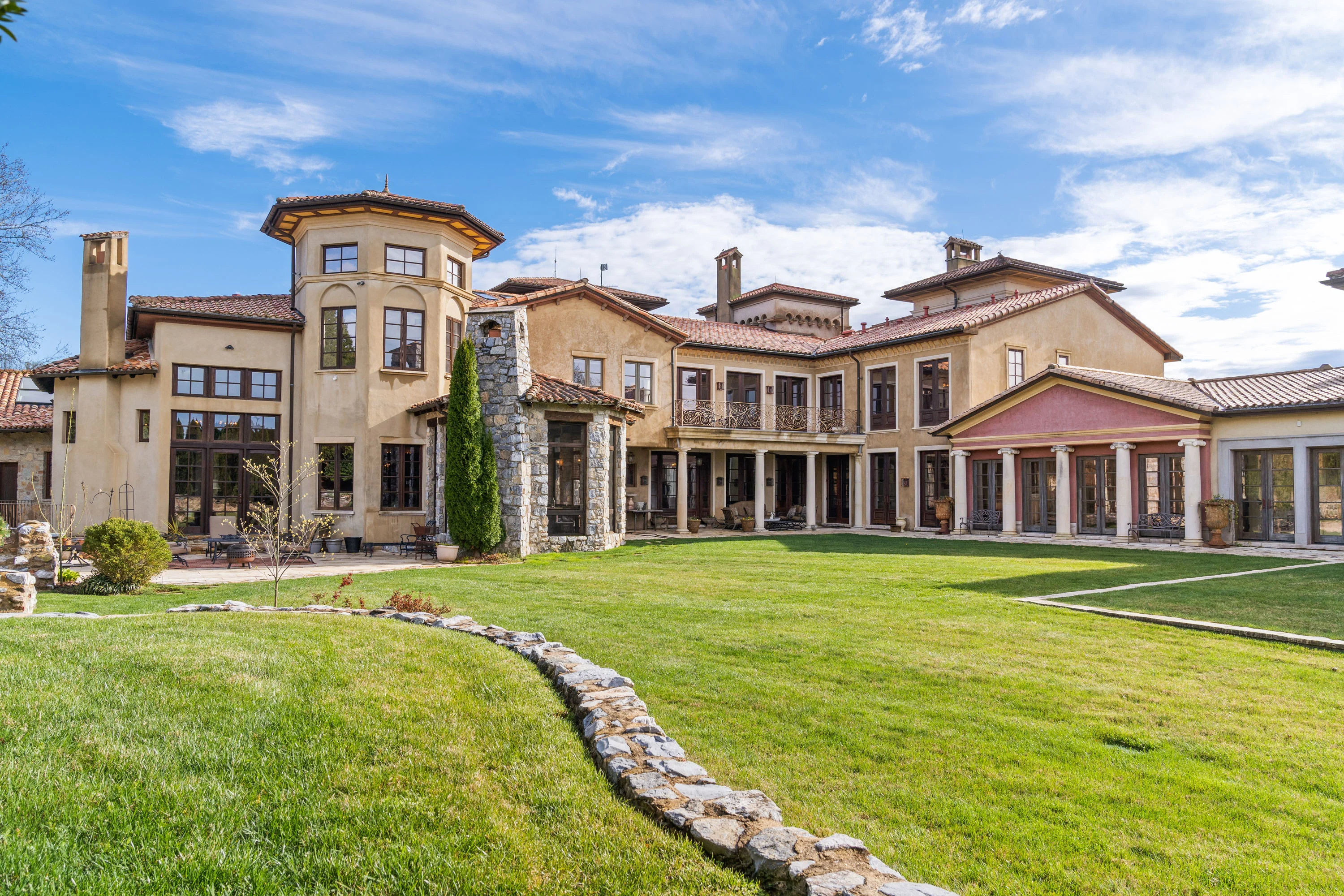 13320 Signal Tree Lane, Potomac, Maryland 20854 | Concierge Auctions