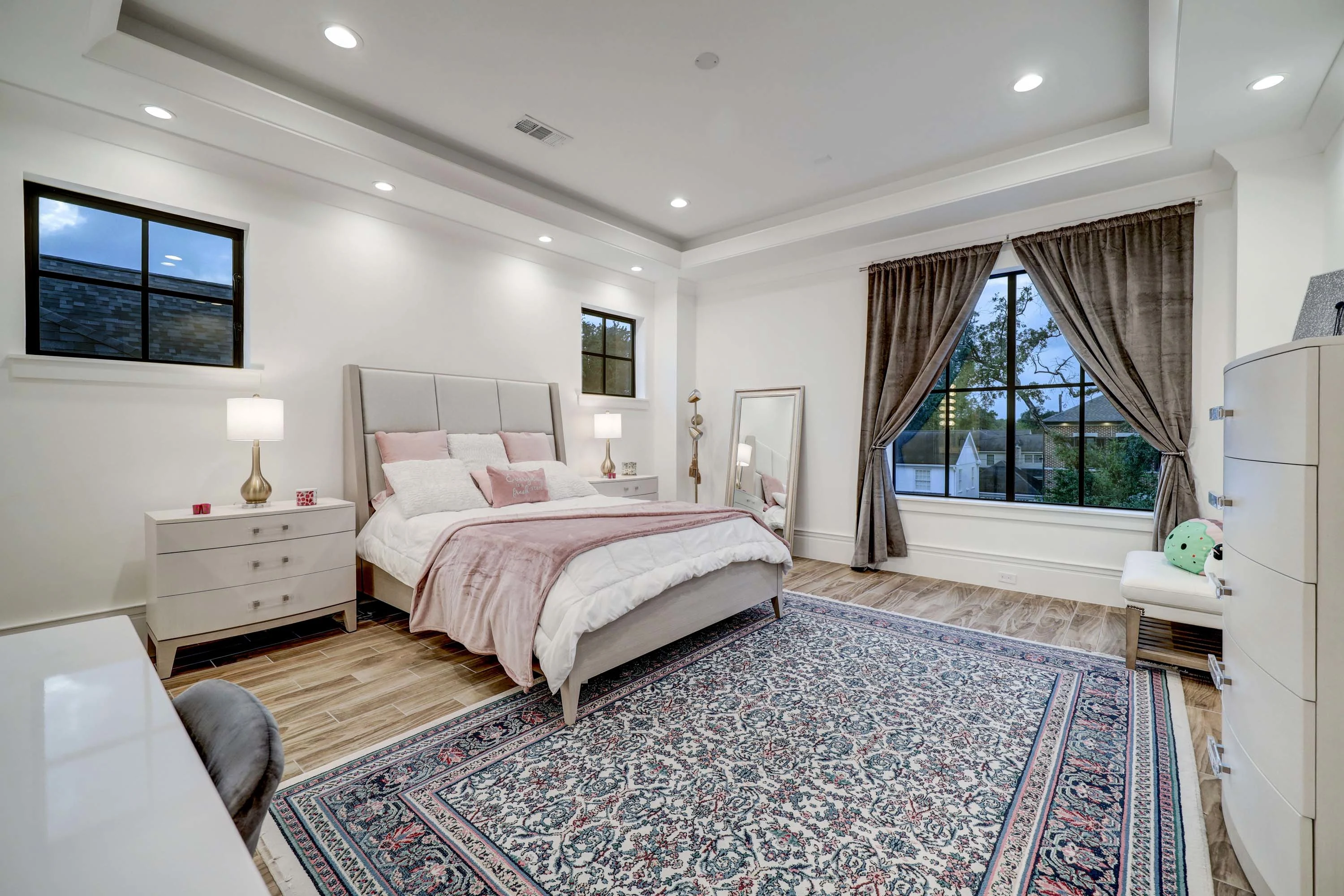 2501 Addison Road, Houston, Texas 77030 | Concierge Auctions