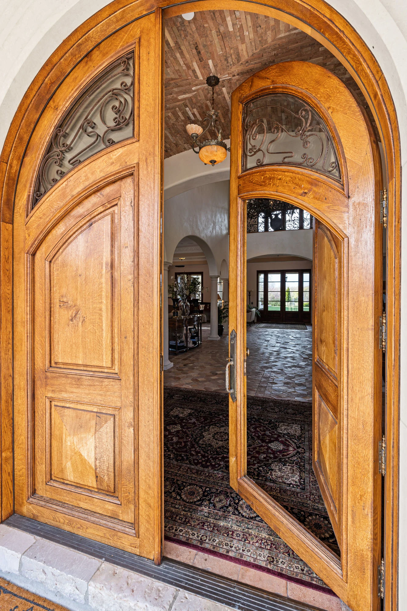 13320 Signal Tree Lane, Potomac, Maryland 20854 | Concierge Auctions