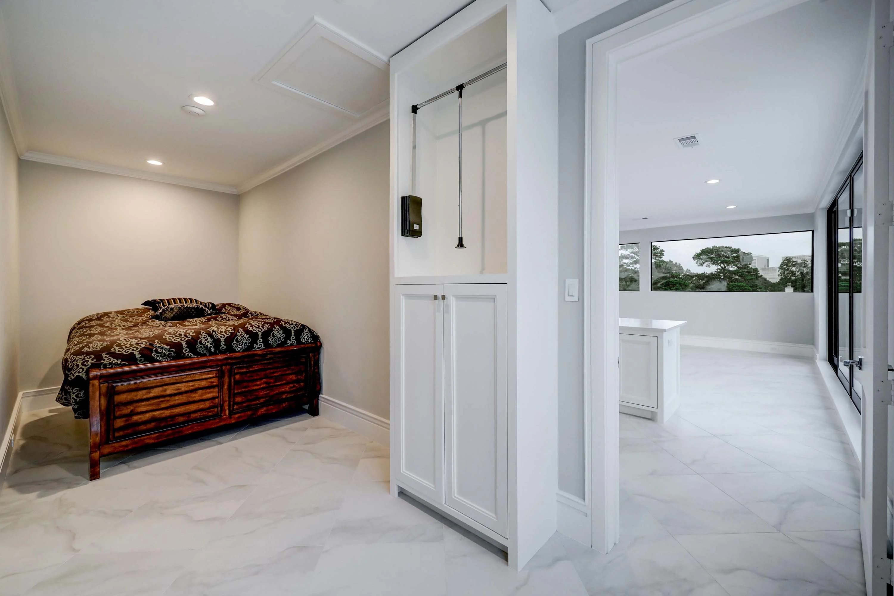 2501 Addison Road, Houston, Texas 77030 | Concierge Auctions