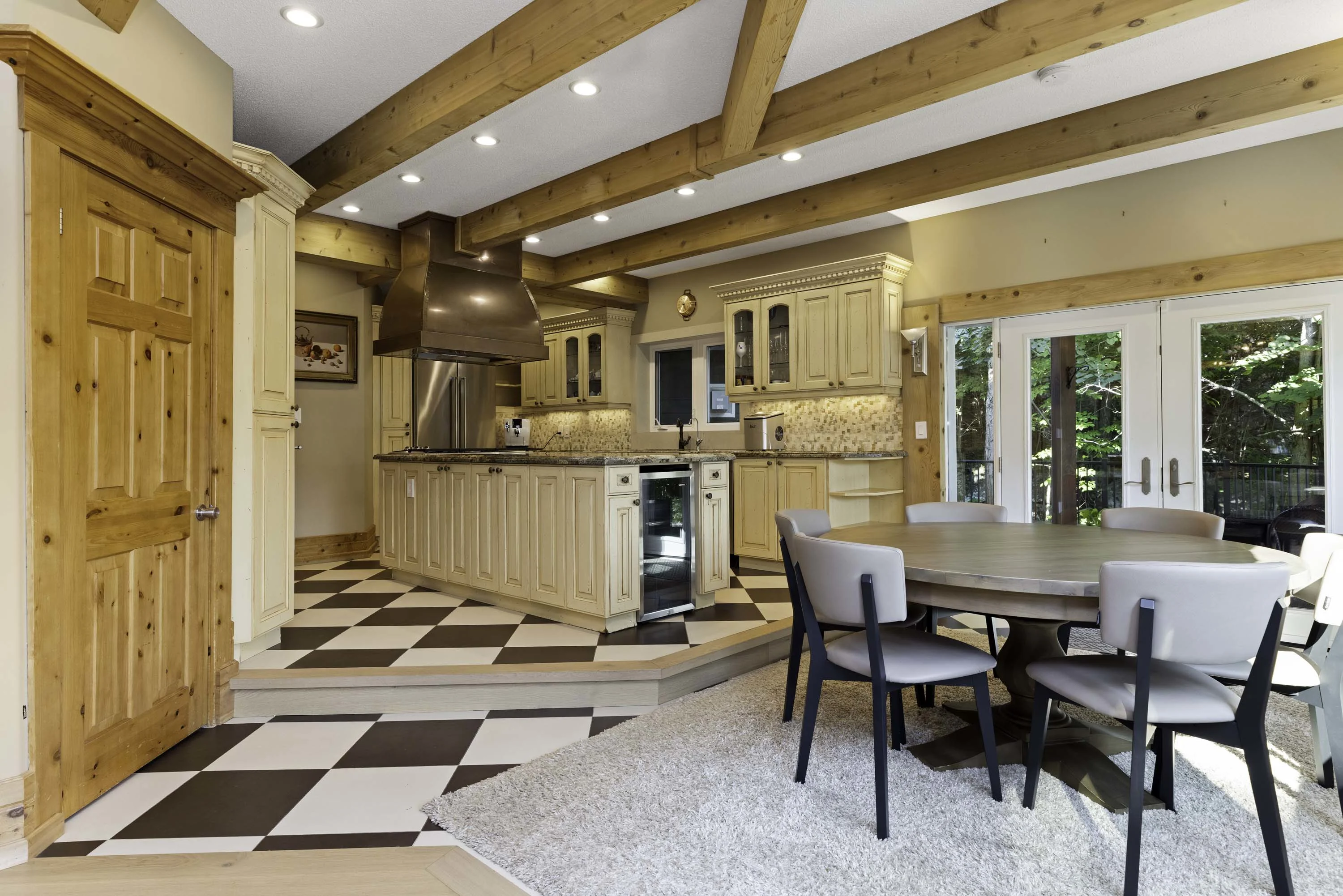 1080 Whitehead Road, Lake Muskoka, Gravenhurst, Ontario P1P 1V1, Canada ...