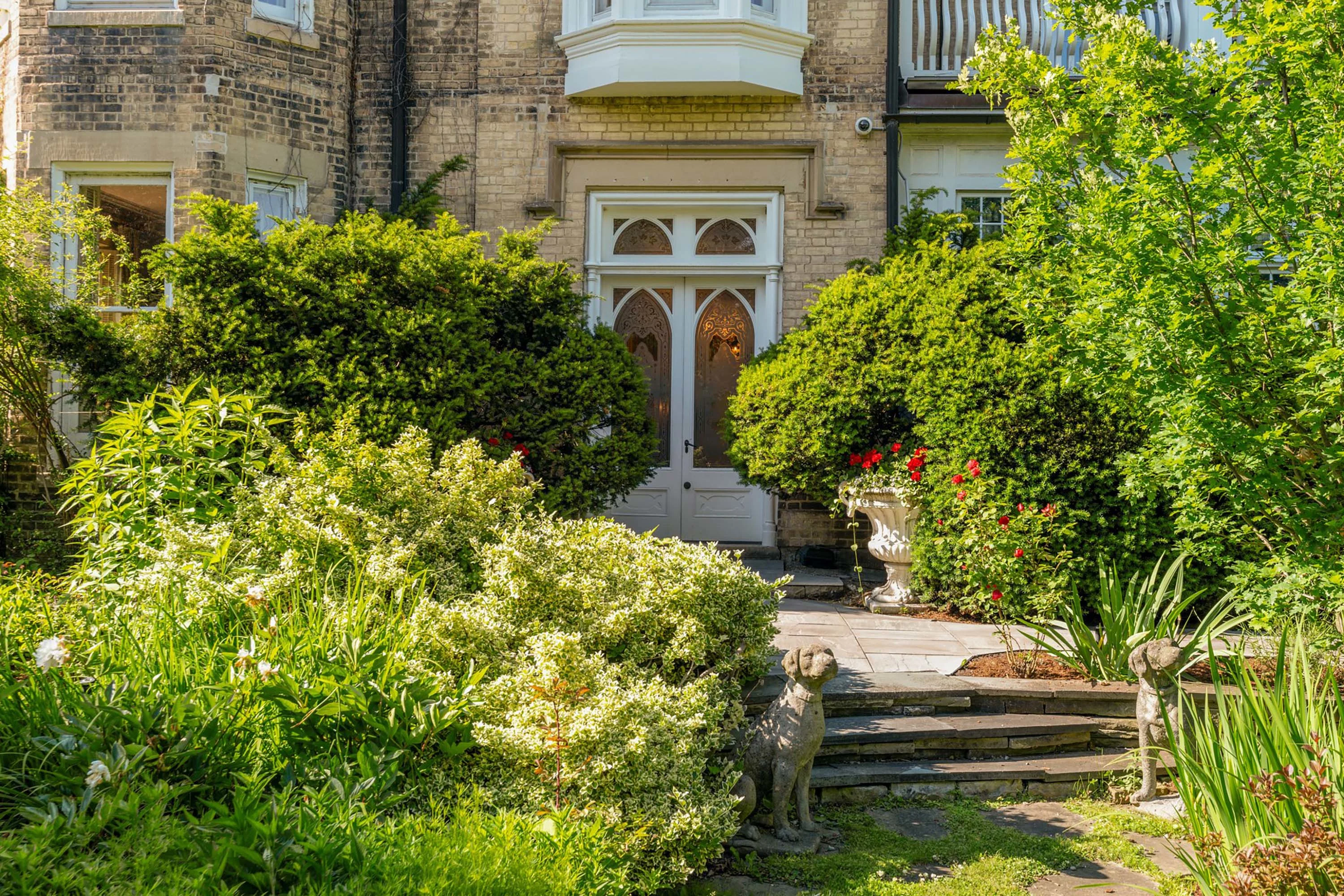 1 Banfield Street, Paris, Near Toronto, Ontario N3L2N3, Canada ...