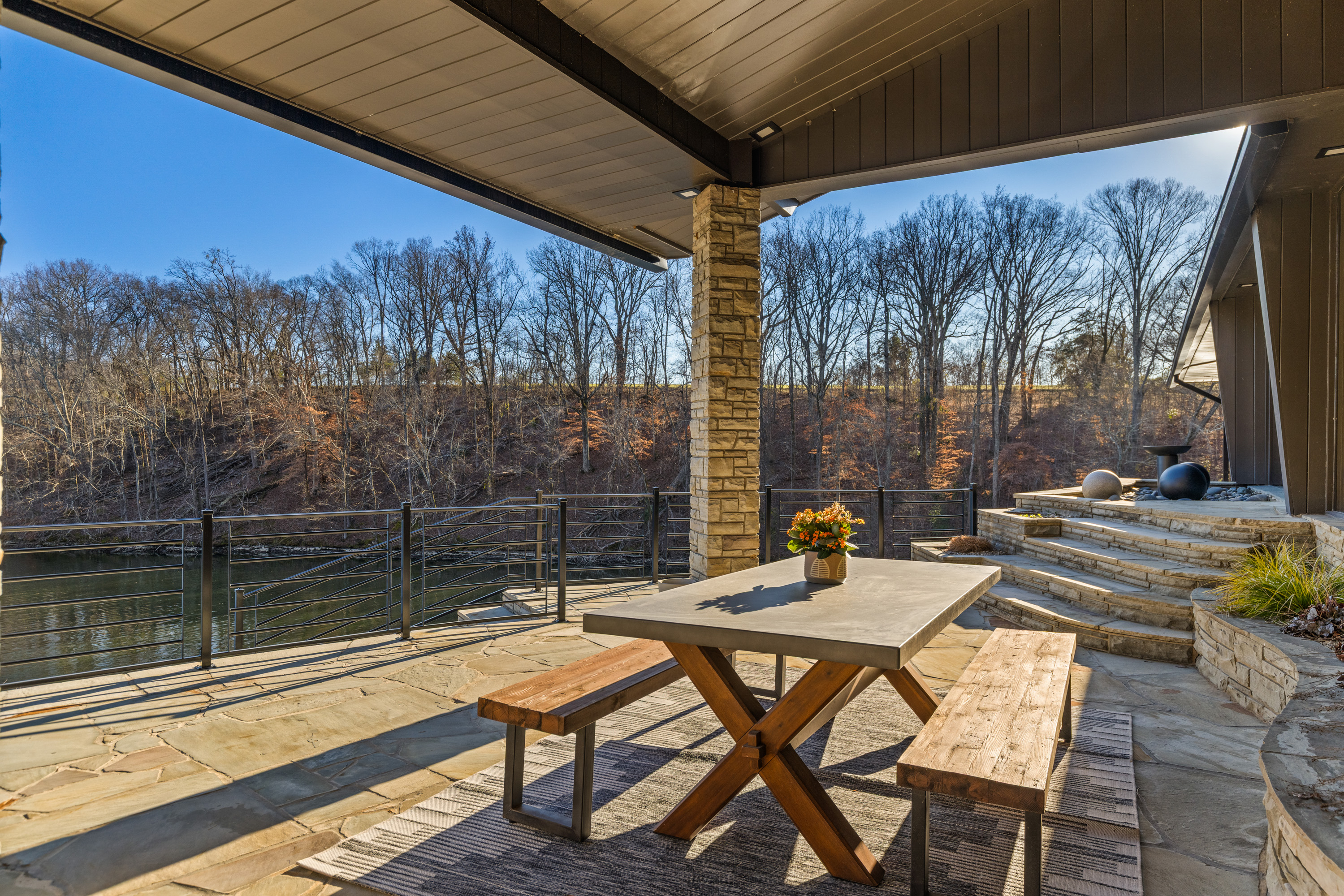 300 Elton Darby Road | Concierge Auctions