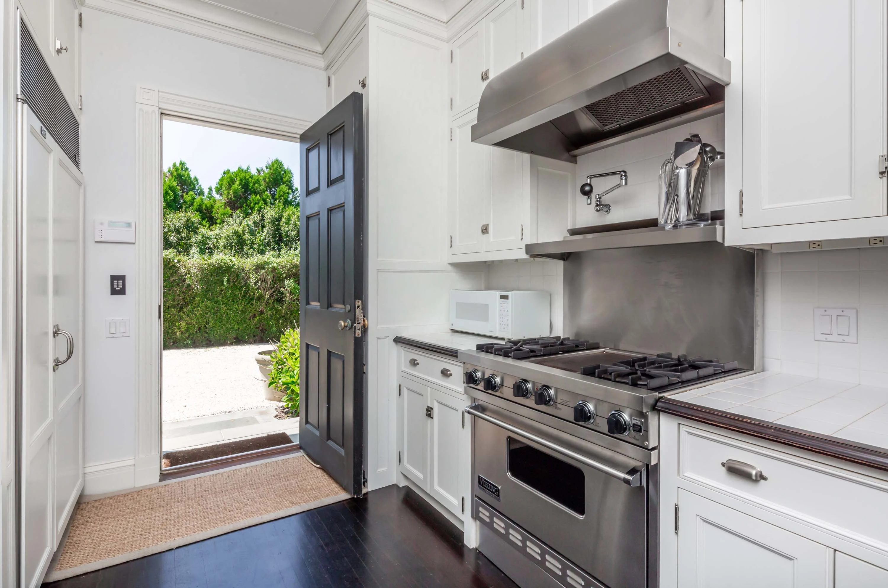 366 & 376 Gin Lane, 366 & 376 Gin Lane, Southampton, New York 11968 ...