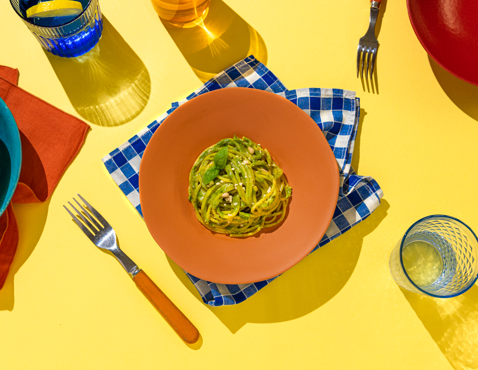 Deilig vegansk oppskrift på pasta med pesto – perfekt for et raskt og ...