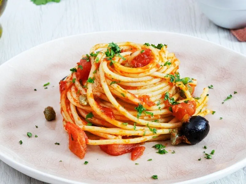 Spaghetti alla puttanesca - Klassiskt italienskt recept | Barilla