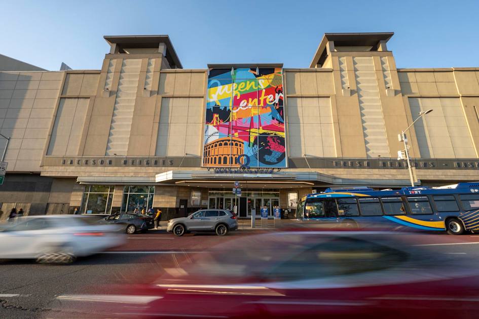 Queens Center Mall Logo