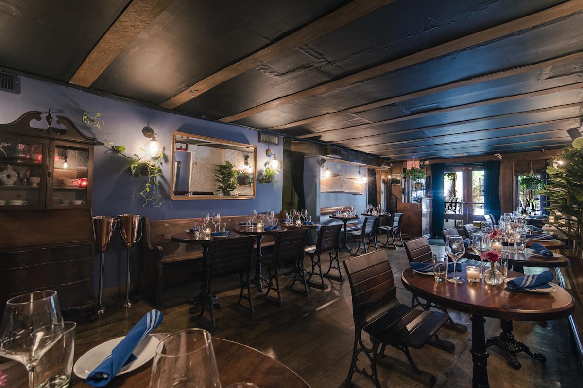 Alice in West Village | NYC Tourism