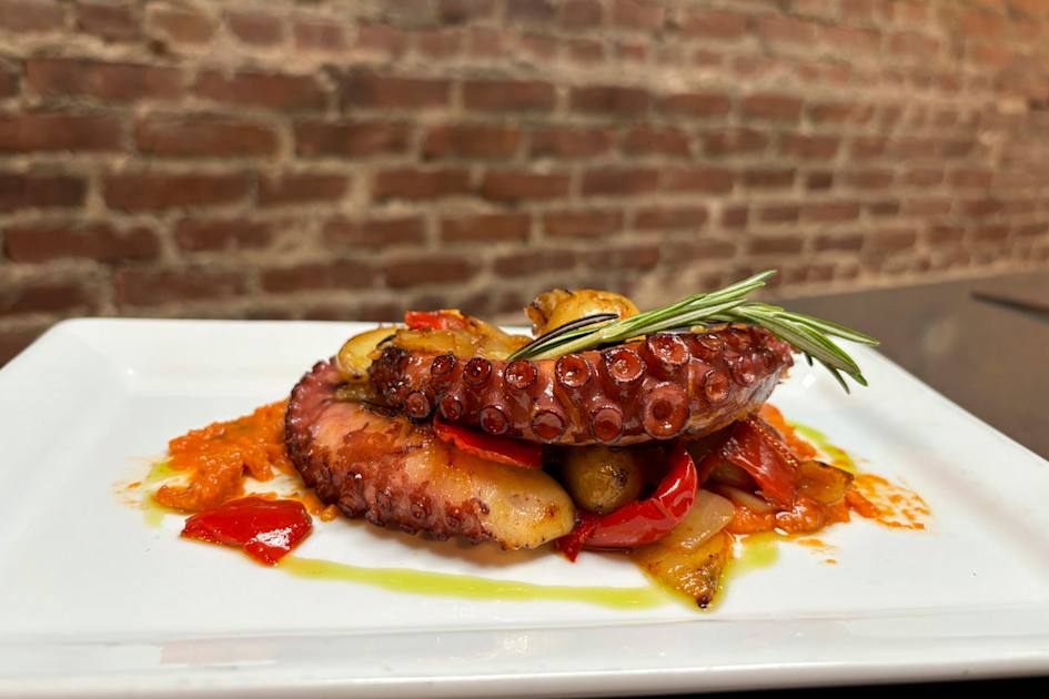 Tinto Tapas Restaurant & Wine Bar | Washington Heights restaurant ...