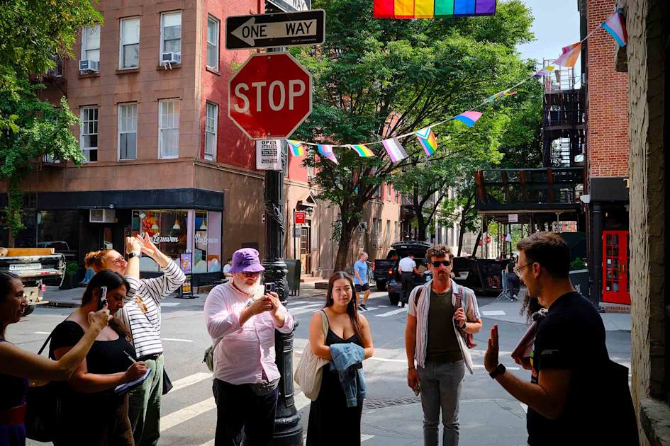 Cristopher Street Tours | NYC walking tours | NYCtourism.com