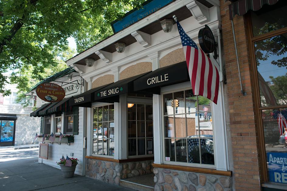 The Snug Tavern and Grille | Brooklyn | Restaurants