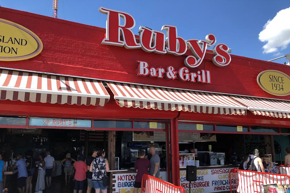 Ruby’s Old Tyme Bar and Grill | Brooklyn | Nightlife