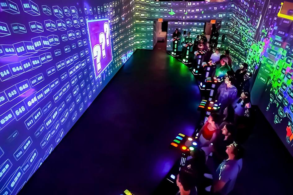 Game of 1000 Boxes - Attraction, Garment District