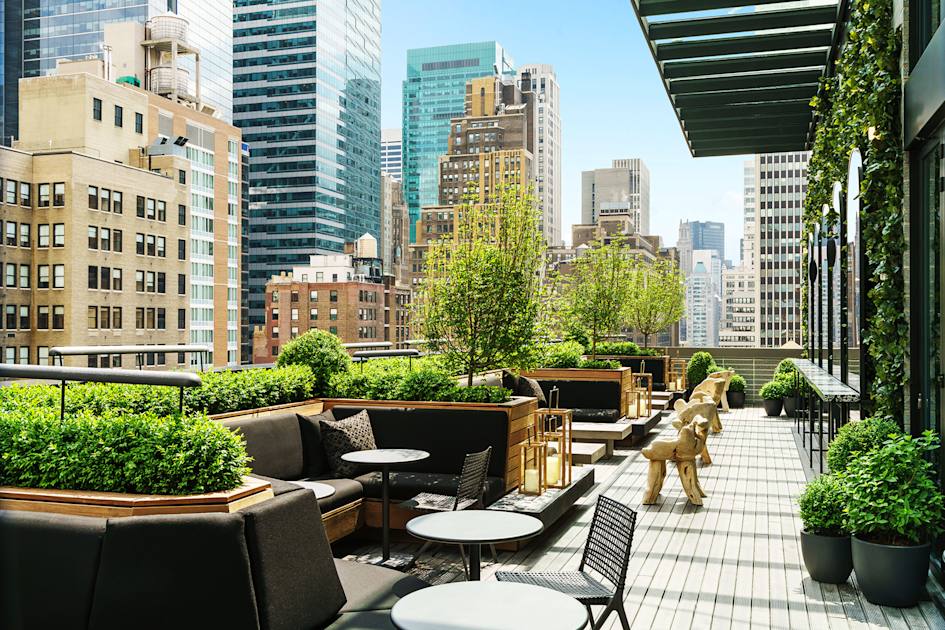 Castell Rooftop Lounge | Garment District bar | NYCtourism.com