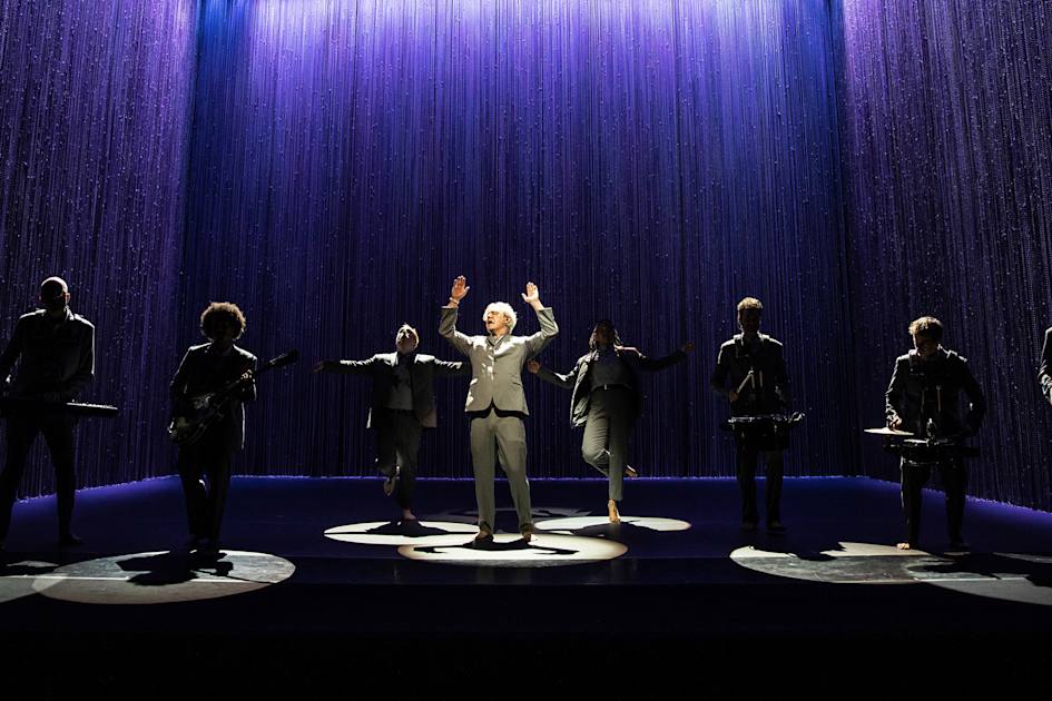 Razones para ver la utopía estadounidense de David Byrne en Broadway