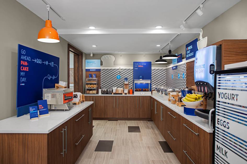 Holiday Inn Express & Suites Woodside LaGuardia Airport | Woodside ...