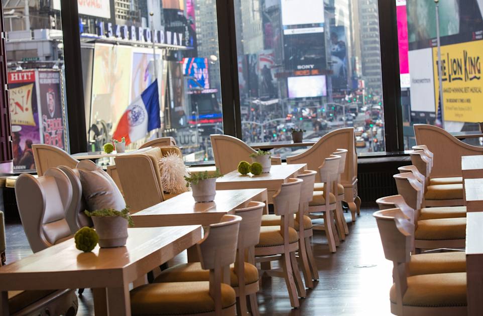 R Lounge at Two Times Square | Restaurants