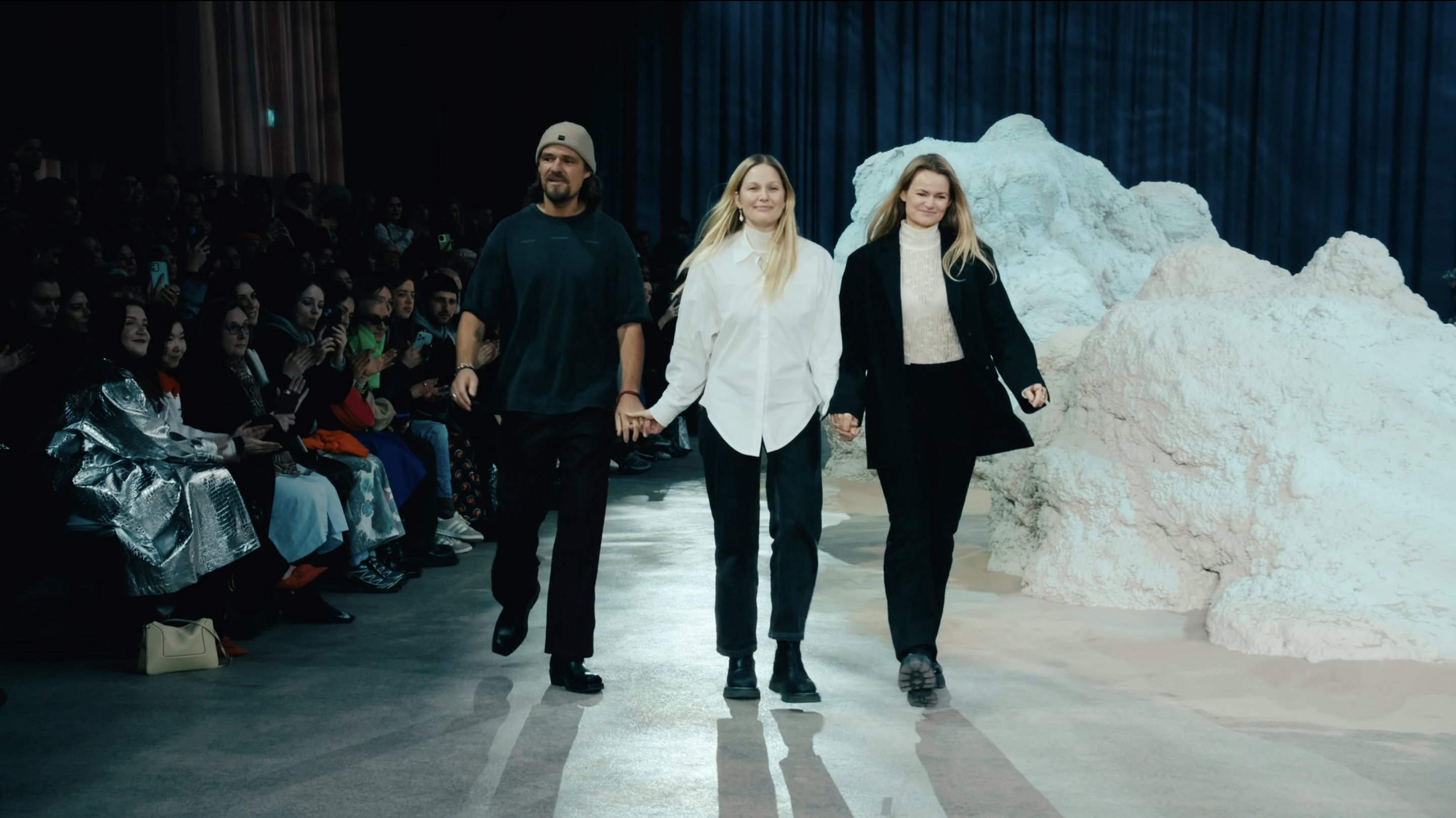 AW23 RUNWAY SHOW - HOLZWEILER | Blonde Inc.