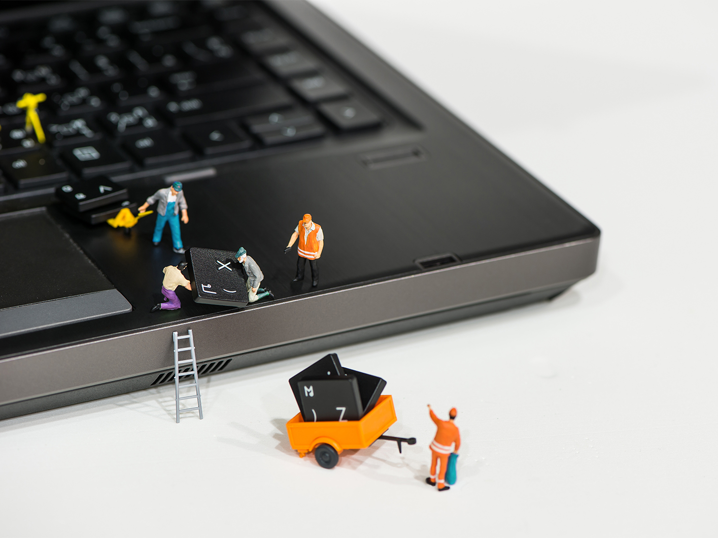 A Small Business Owner’s Guide to IT Hardware Lifecycle Management