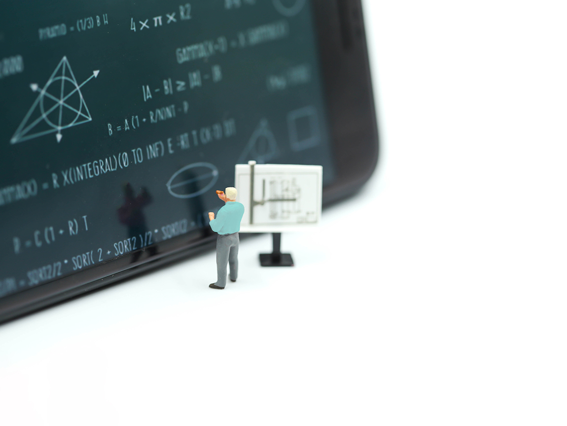 A Look at Virtual Learning Advantages and Disadvantages