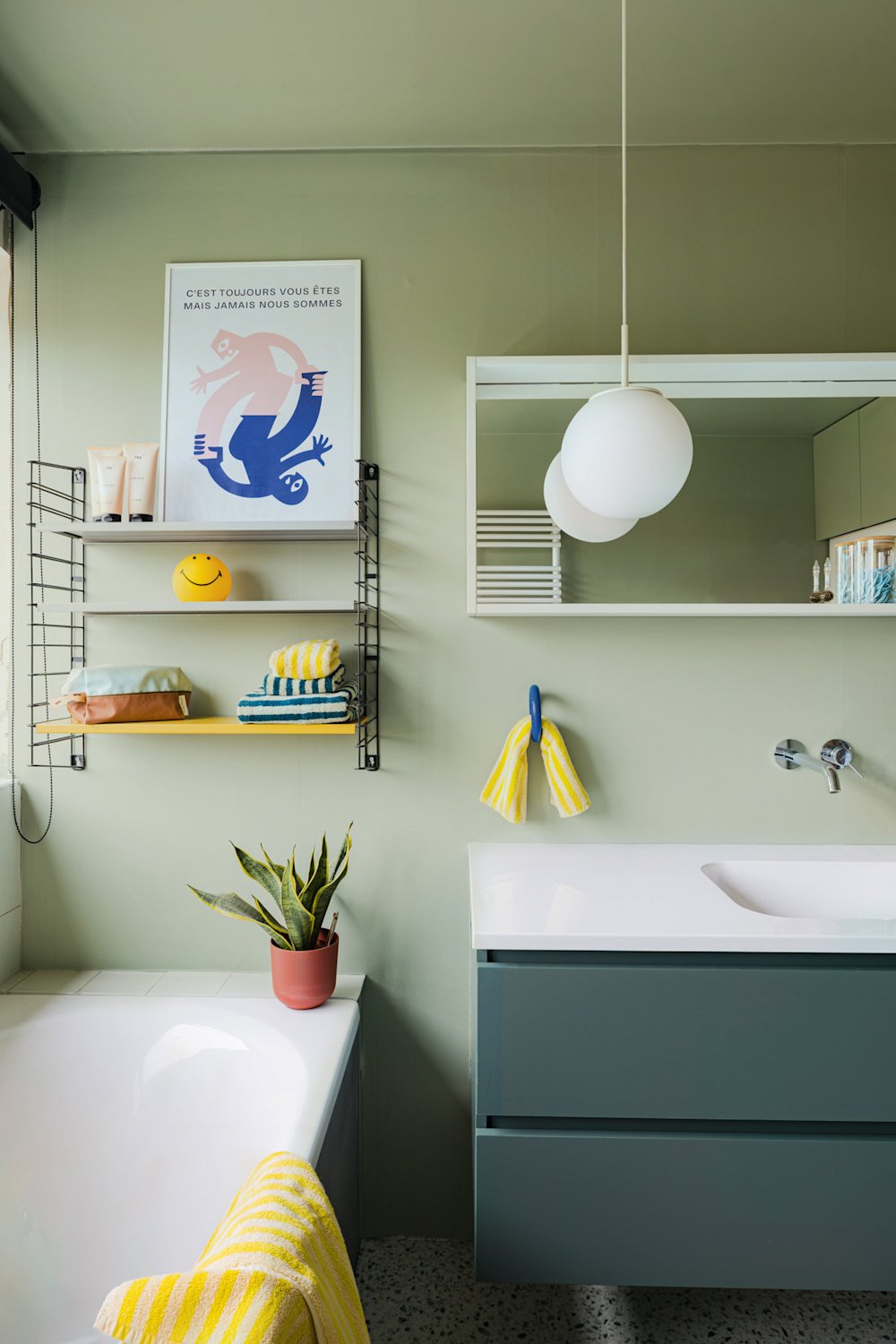 Jeu de couleurs dans les toilettes invités - colora.be