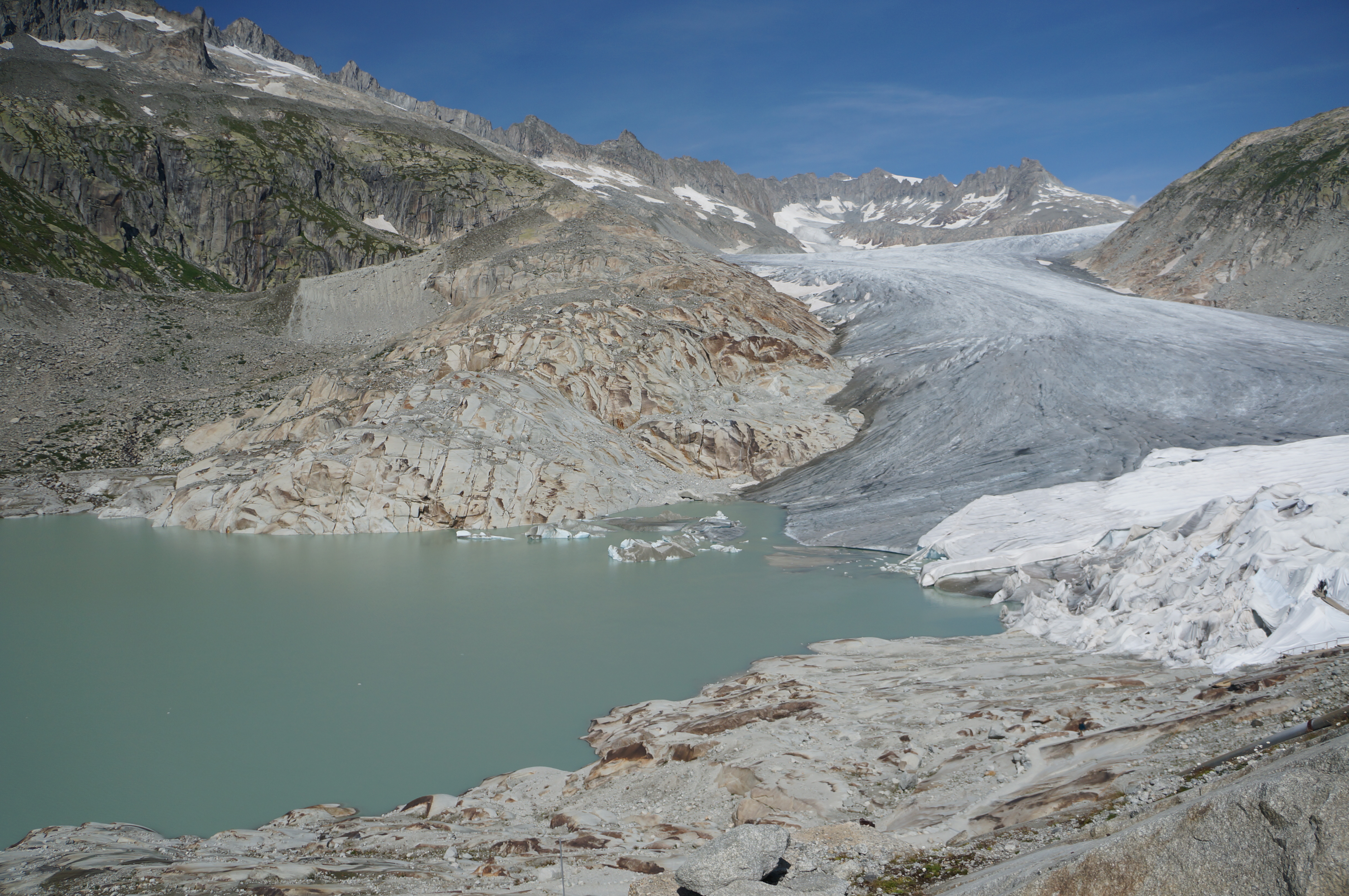 Die Eisgrotte im Rhonegletscher - HelloApplepie