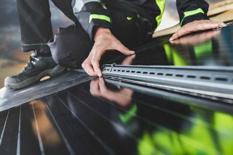 BMI lanserer integrerte solcellepaneler til design-takstein - BMI Norge