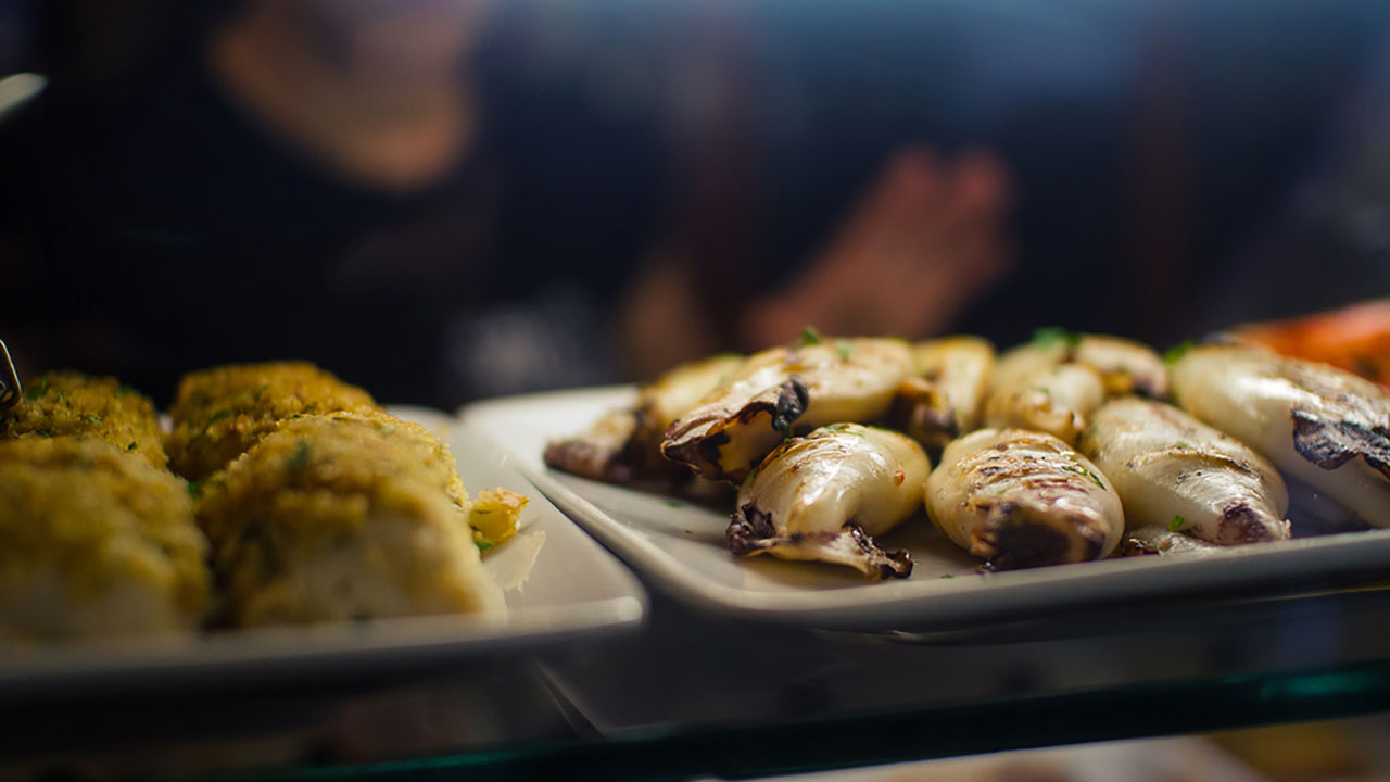 Venice Food Tour: Markets, Cicchetti Stroll, Wine & Gondola | Take ...