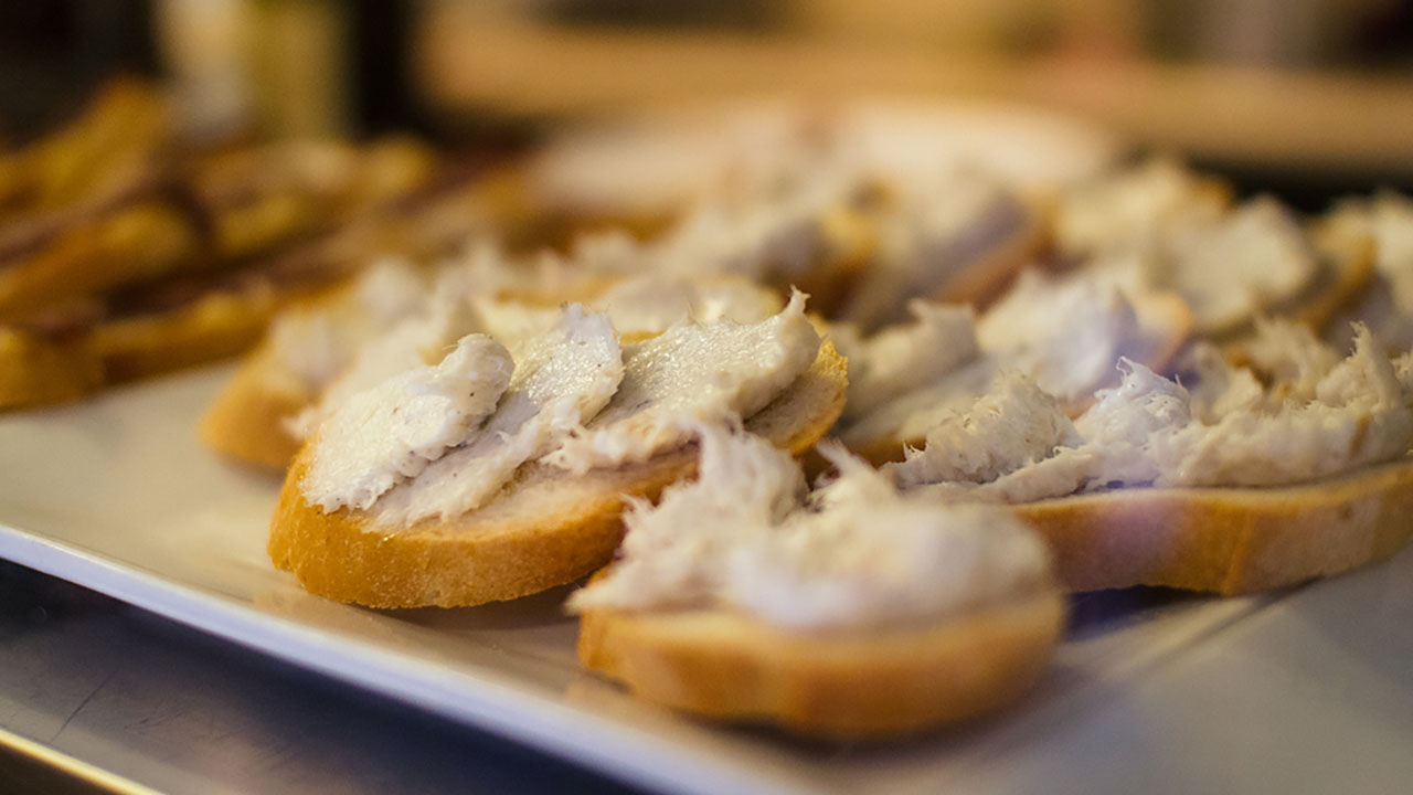 Venice Food Tour: Markets, Cicchetti Stroll, Wine & Gondola | Take ...