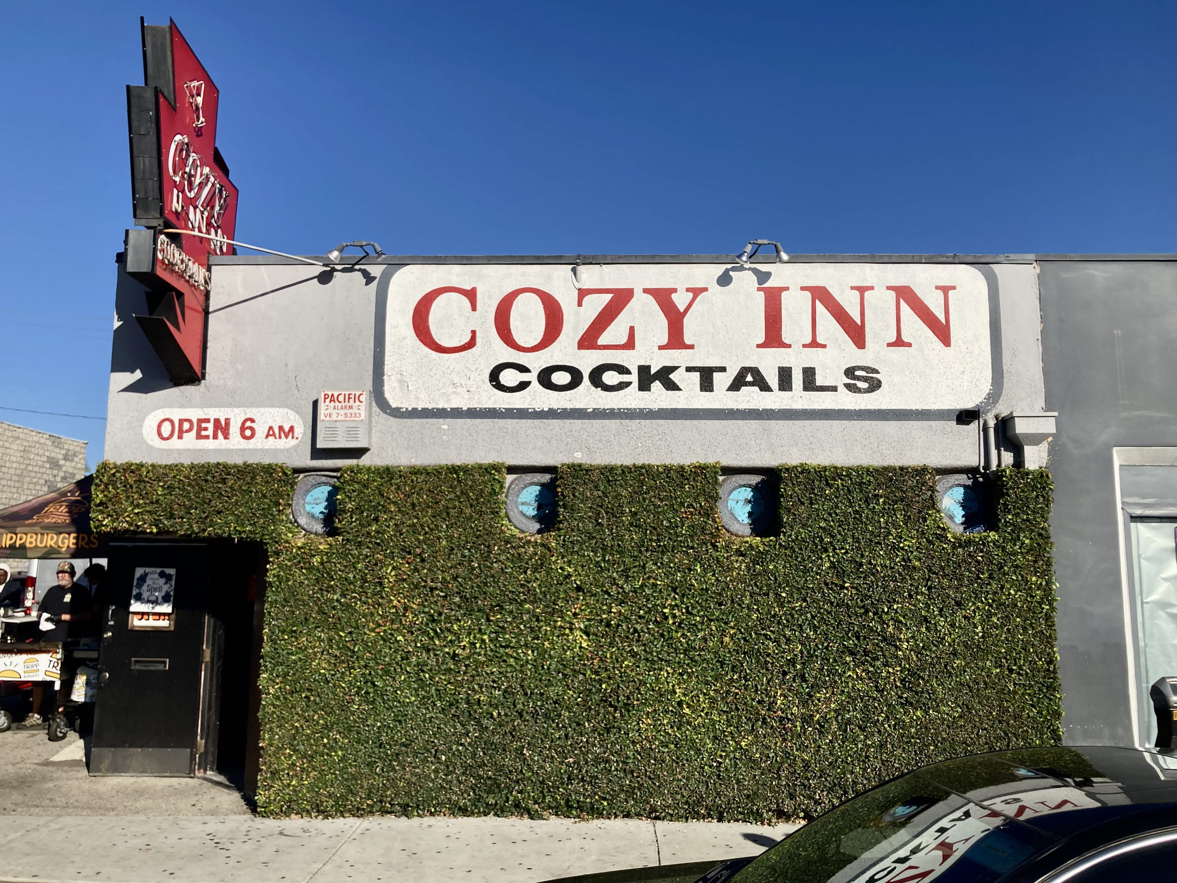 At the Cozy Inn, bar crowds roll in at 6 a.m. | KCRW