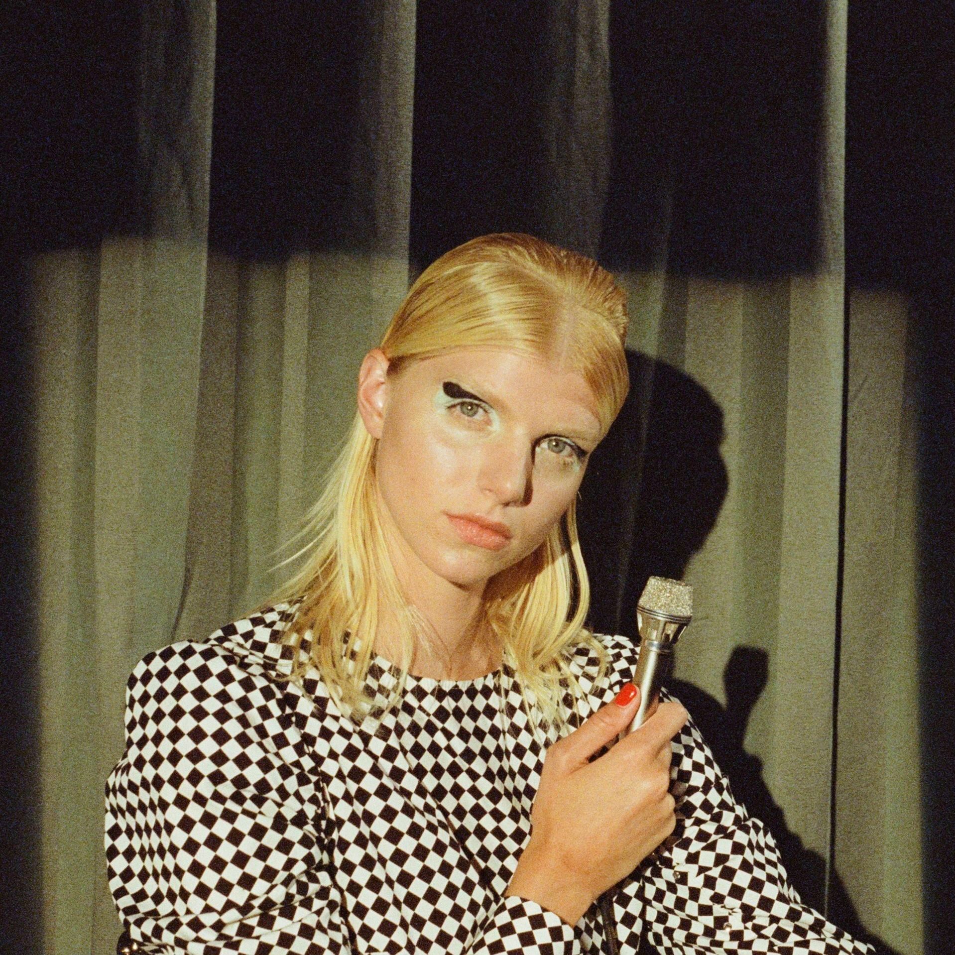 Singer-songwriter Elke talks tracks with Travis… | KCRW