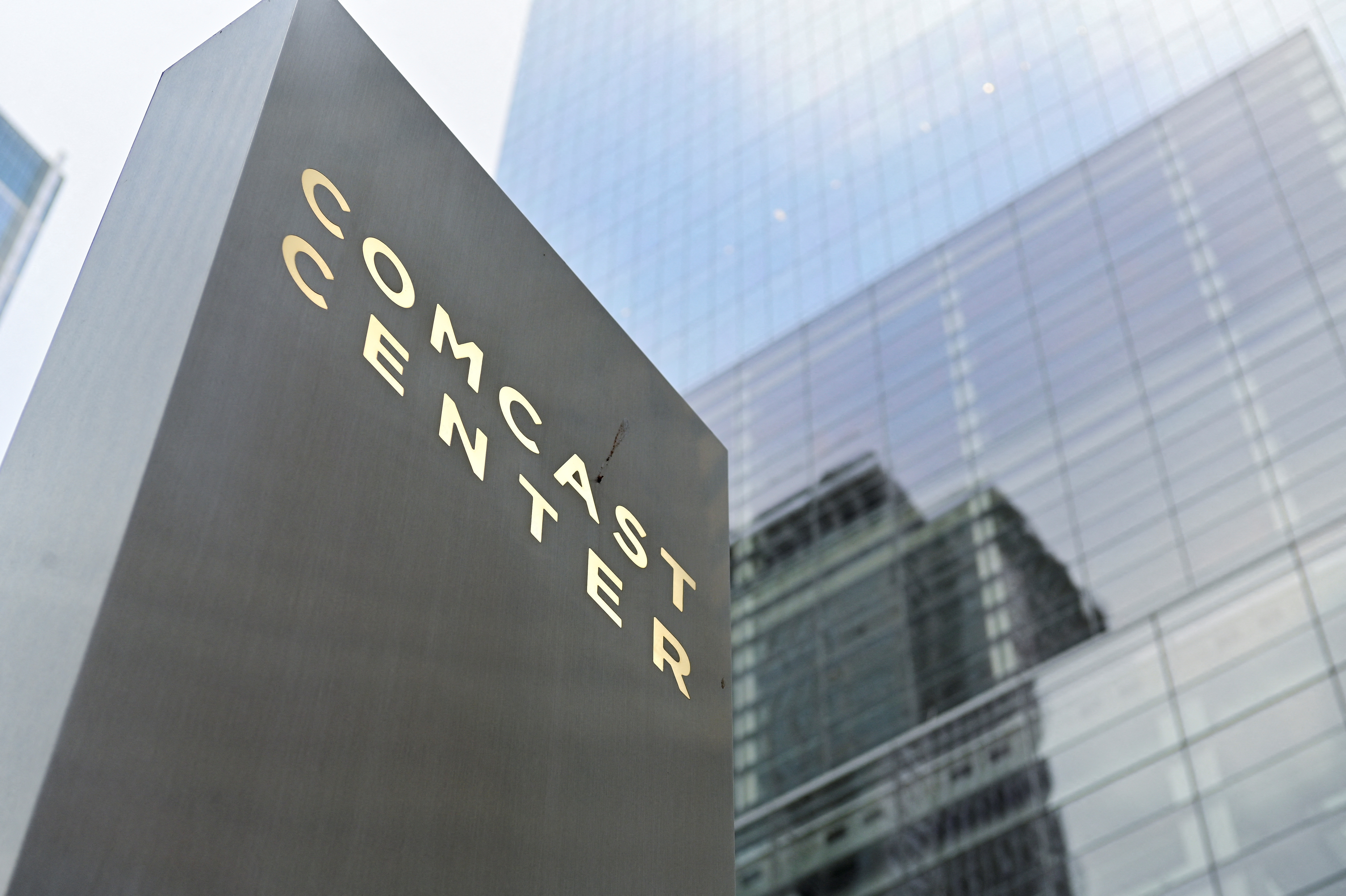 Comcast looks to part ways with most cable channels… | KCRW